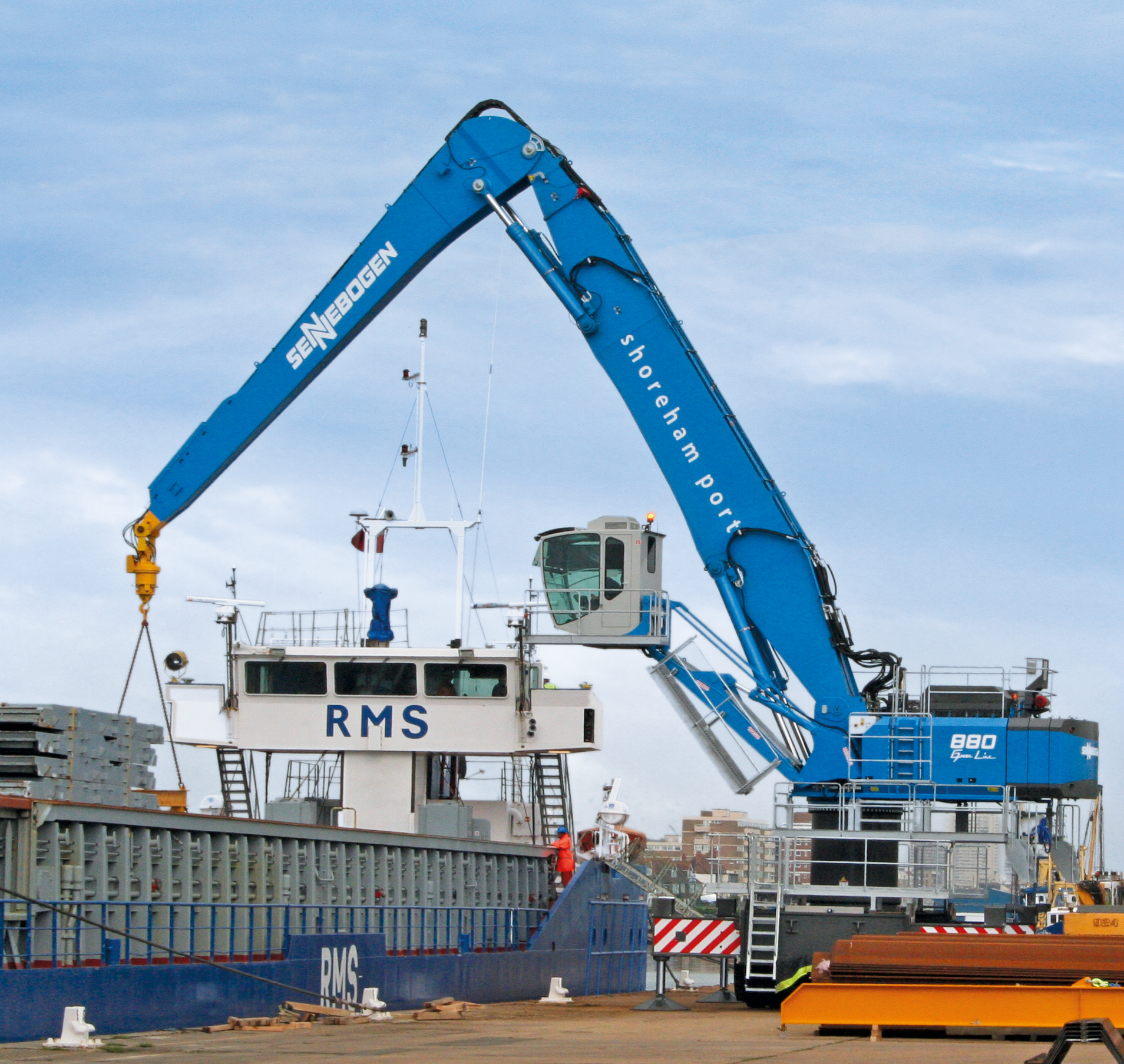 SENNEBOGEN 880 - the world's largest mobile material handling machine ...