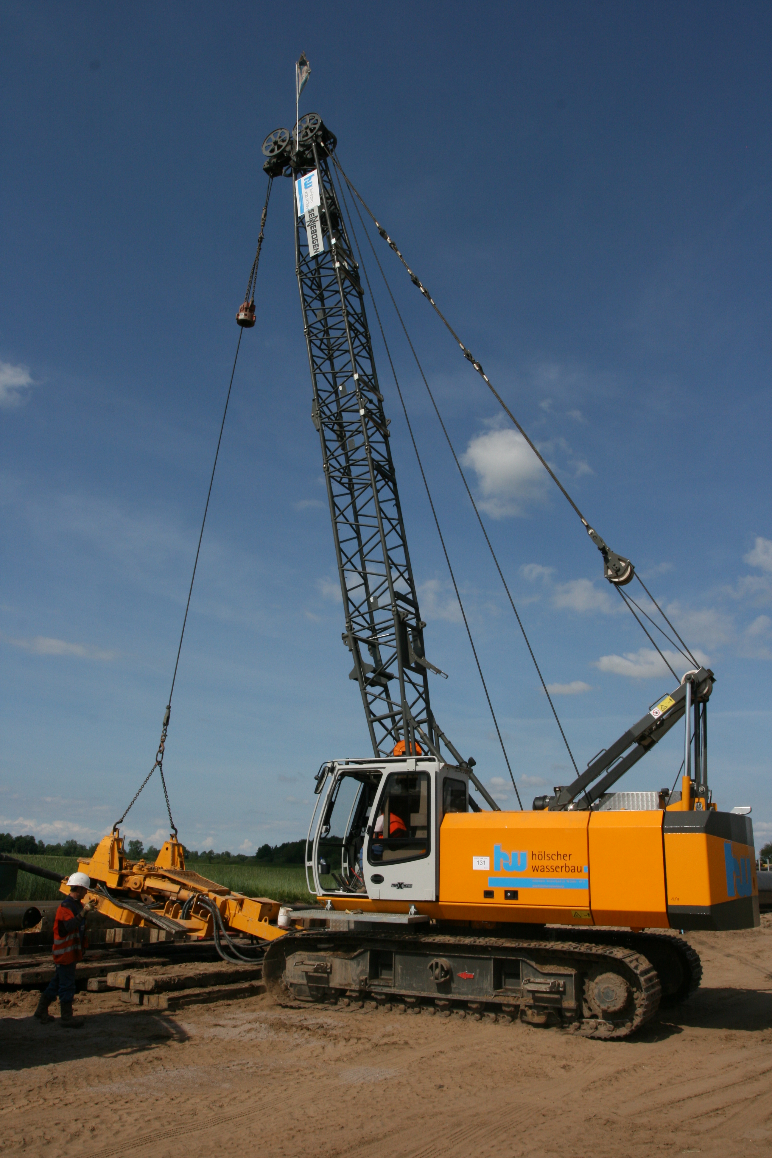 Brunnenbau für die NEL-Pipeline mit dem SENNEBOGEN 630 R-HD bei ...