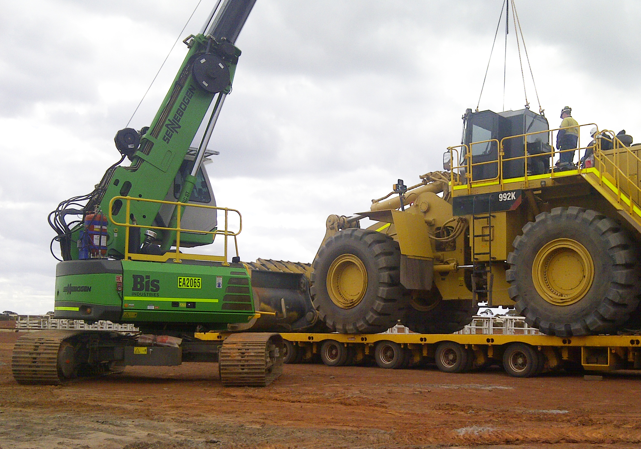Crawler telescopic crane in open-pit mining: SENNEBOGEN 608 Multicrane ...