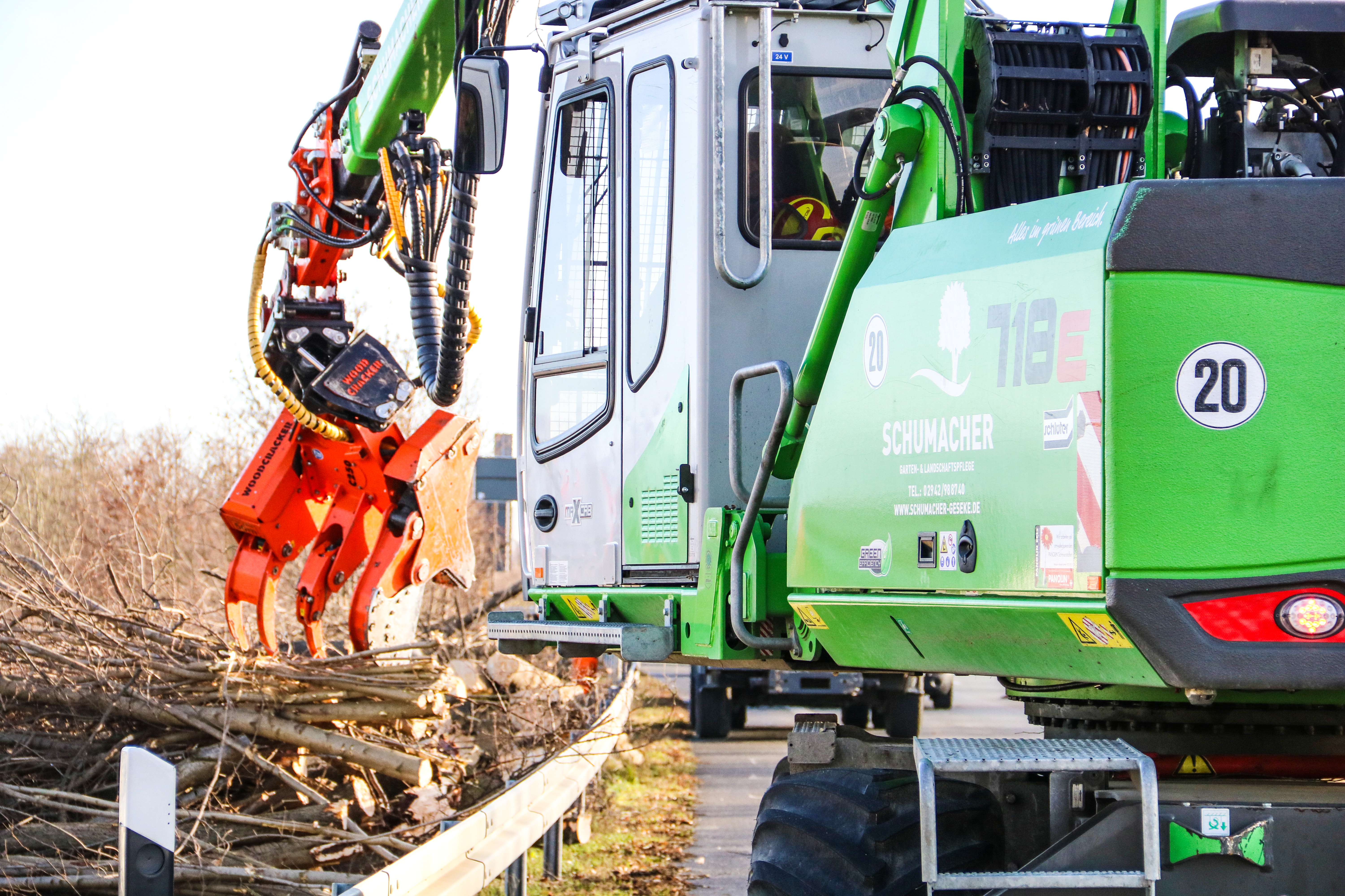 SENNEBOGEN 718 E – the all-rounder for forest management - SENNEBOGEN ...