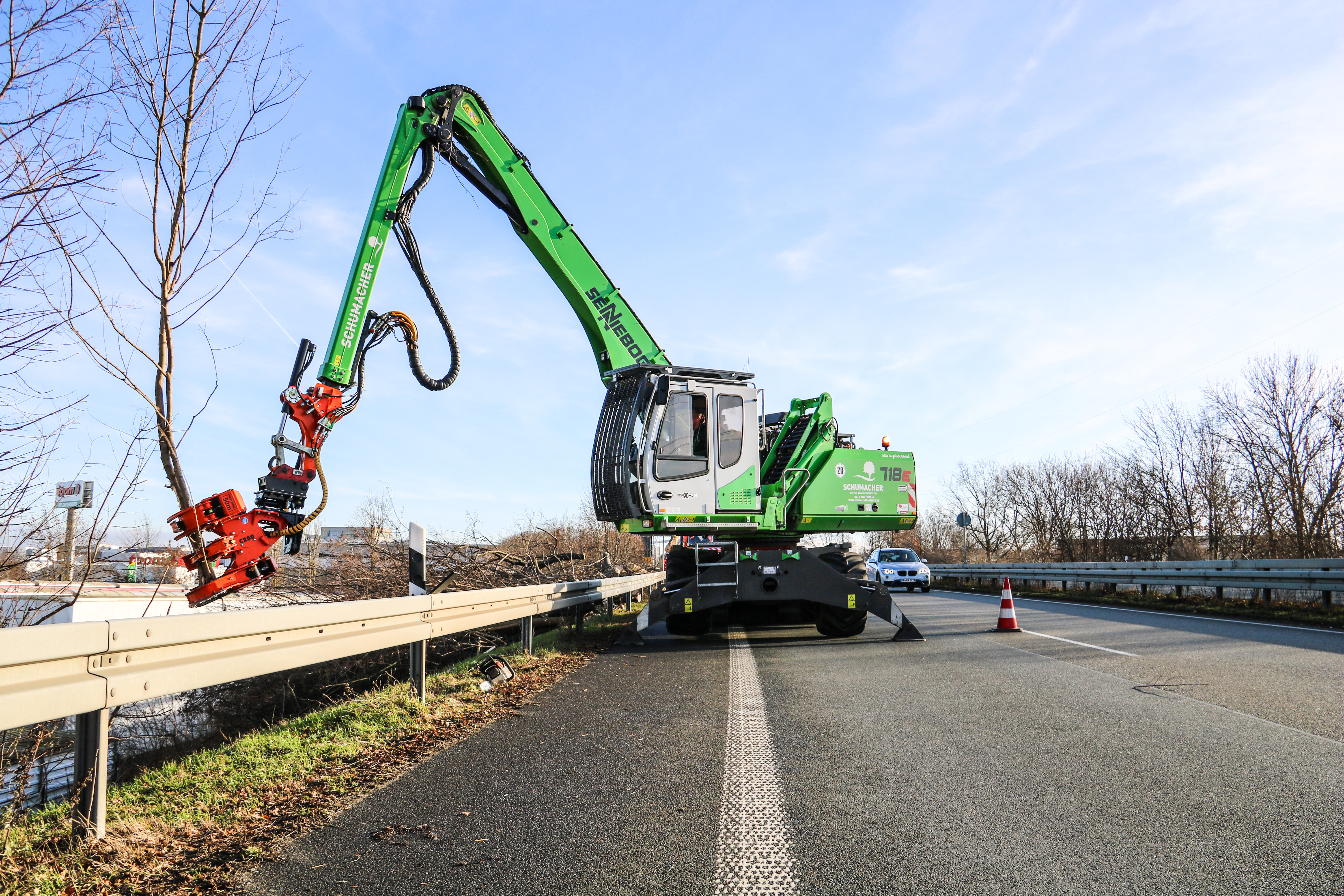 SENNEBOGEN 718 E – the all-rounder for forest management - SENNEBOGEN ...