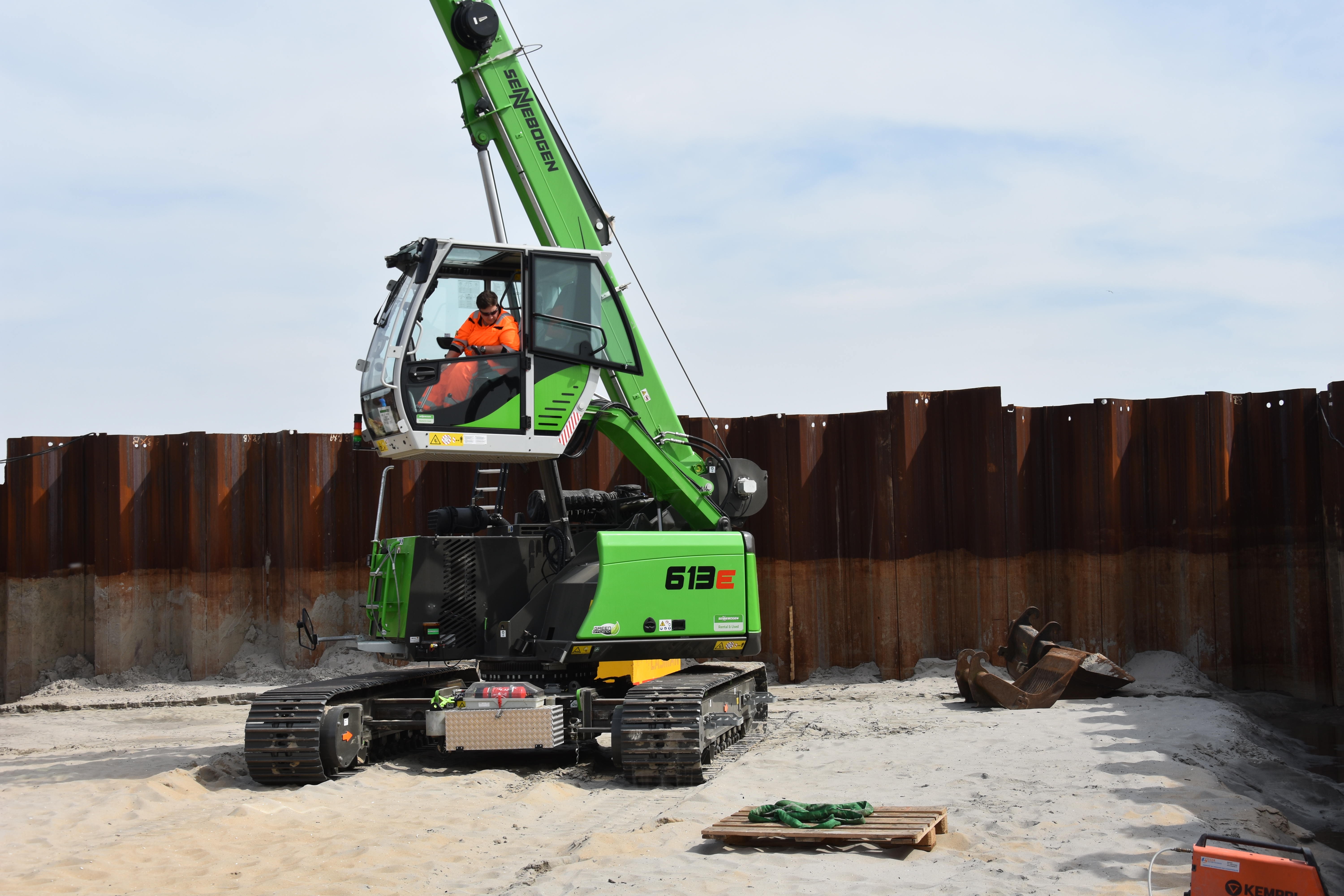 SENNEBOGEN 613 E telescopic crawler crane for the Benelux region ...