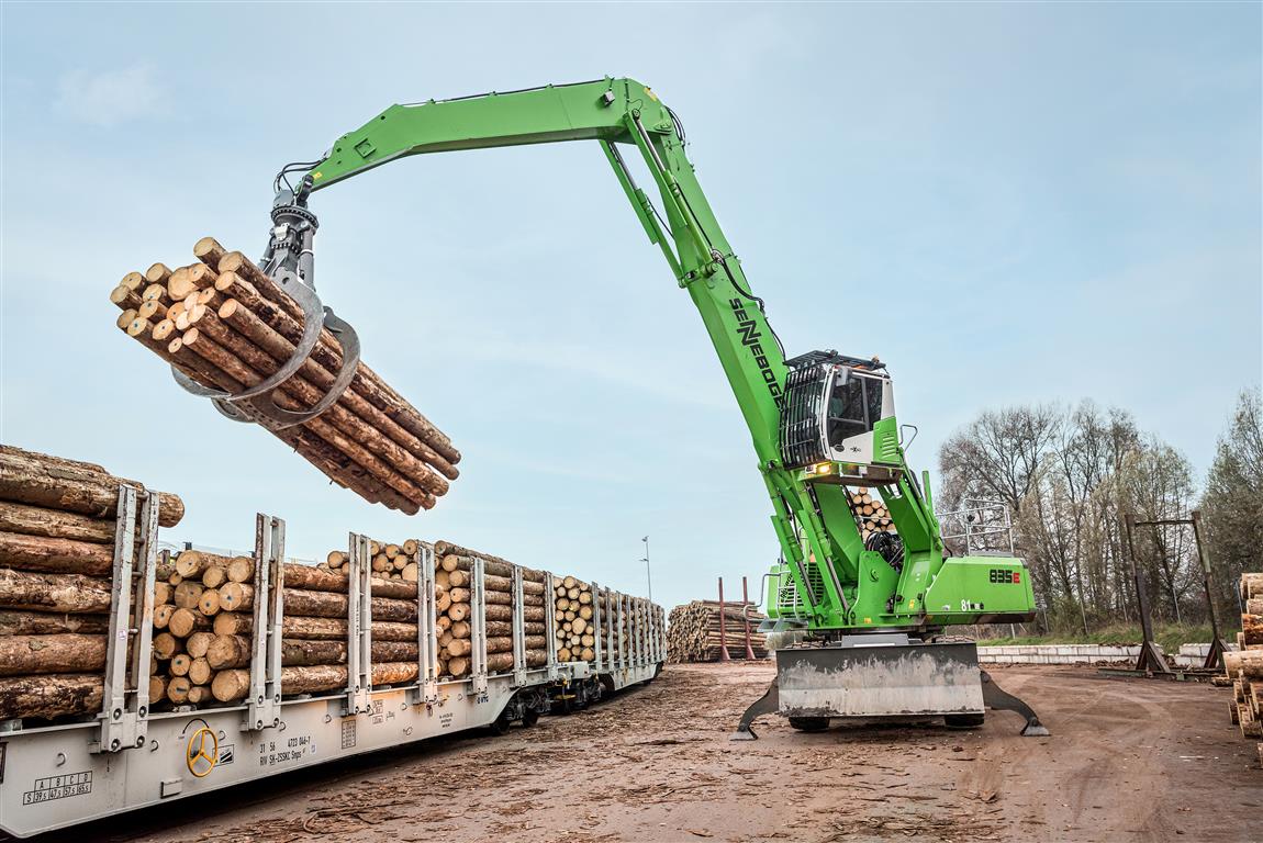 Investment for a green future: timber log logistics with SENNEBOGEN 835 ...
