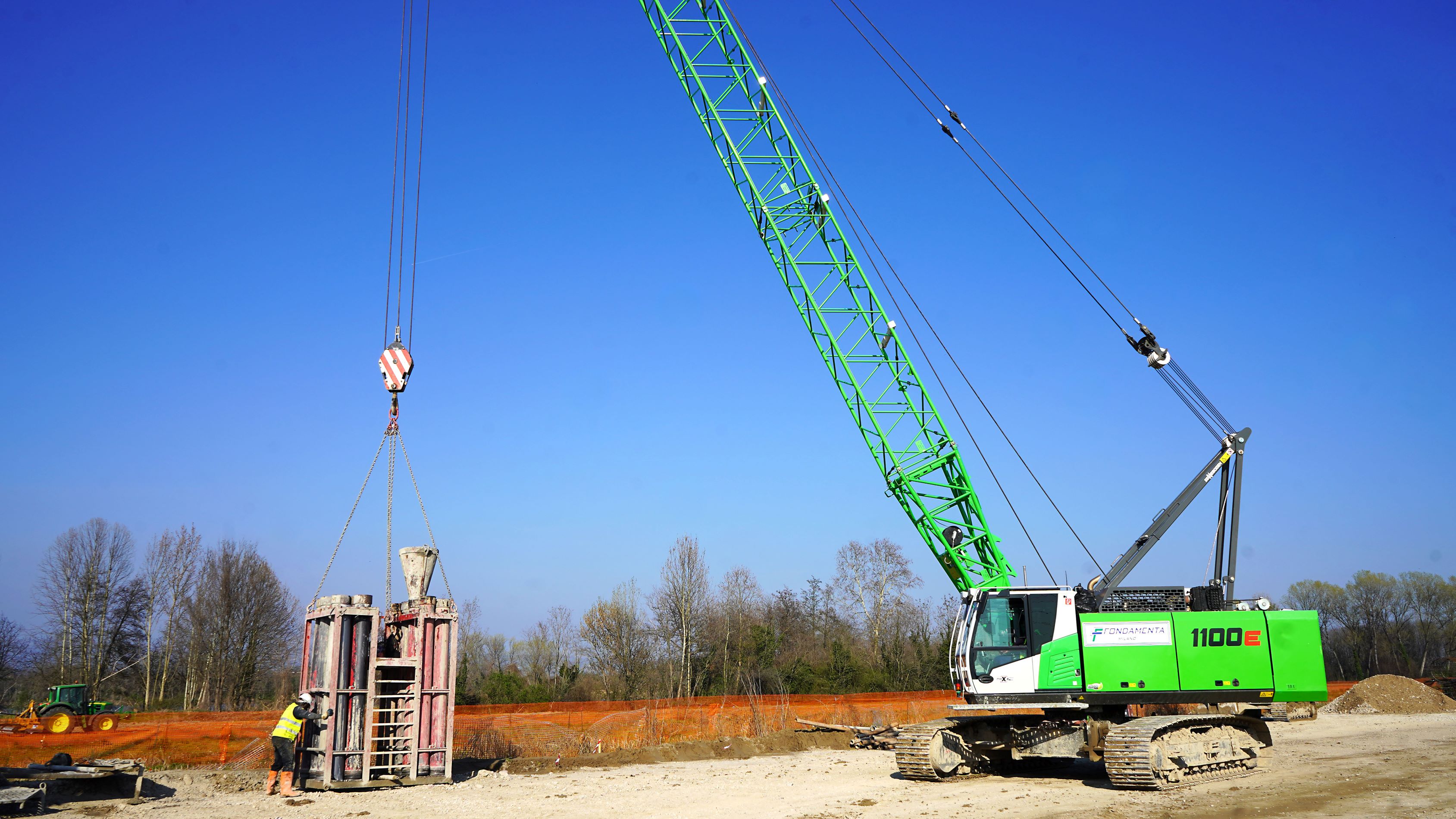 Foundation work for railroad line extension with SENNEBOGEN cranes