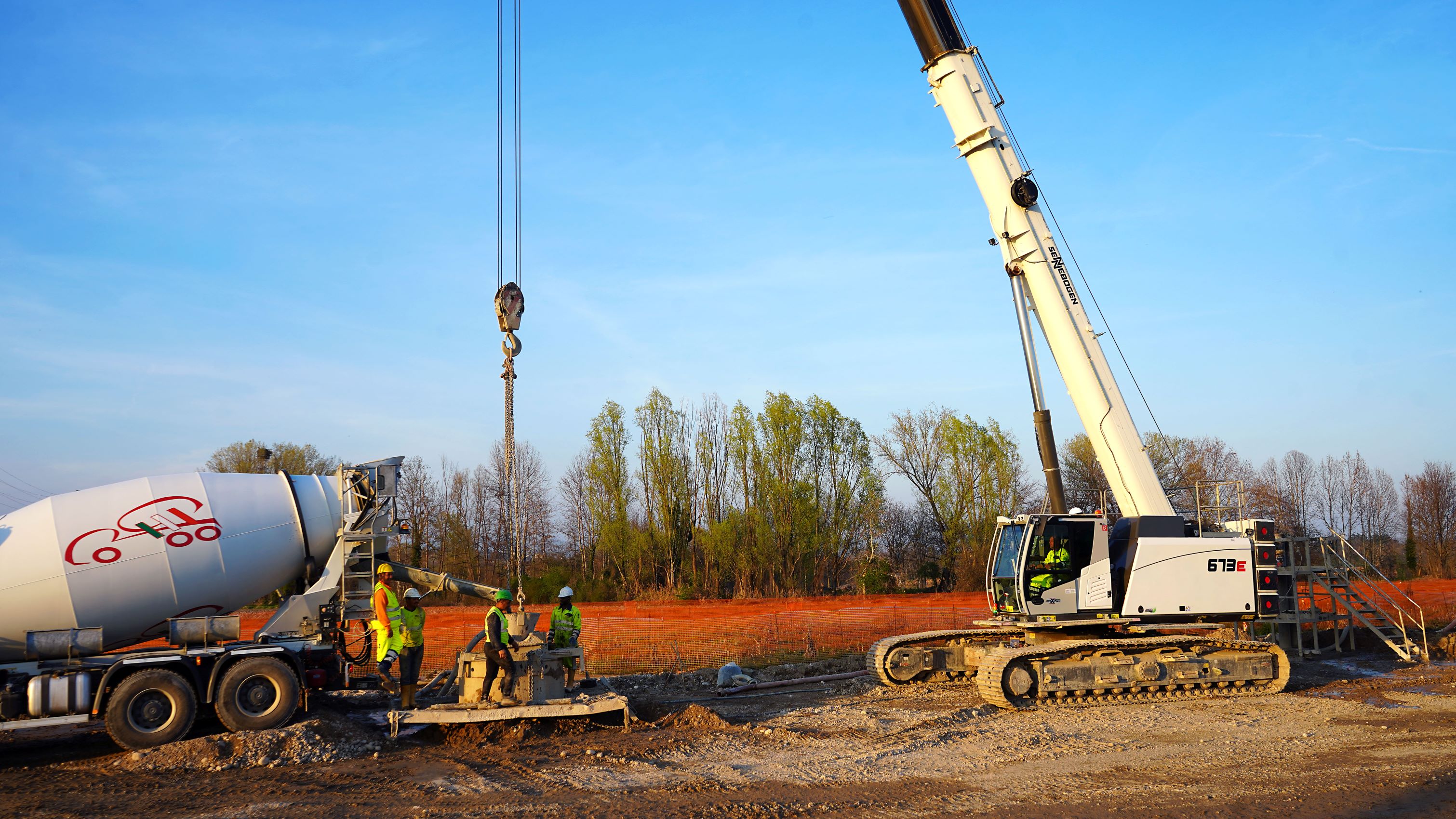 Foundation work for railroad line extension with SENNEBOGEN cranes