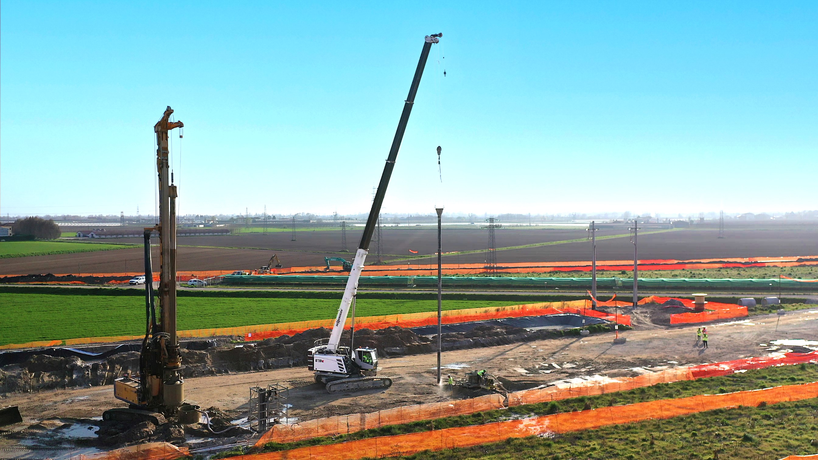 Foundation work for railroad line extension with SENNEBOGEN cranes