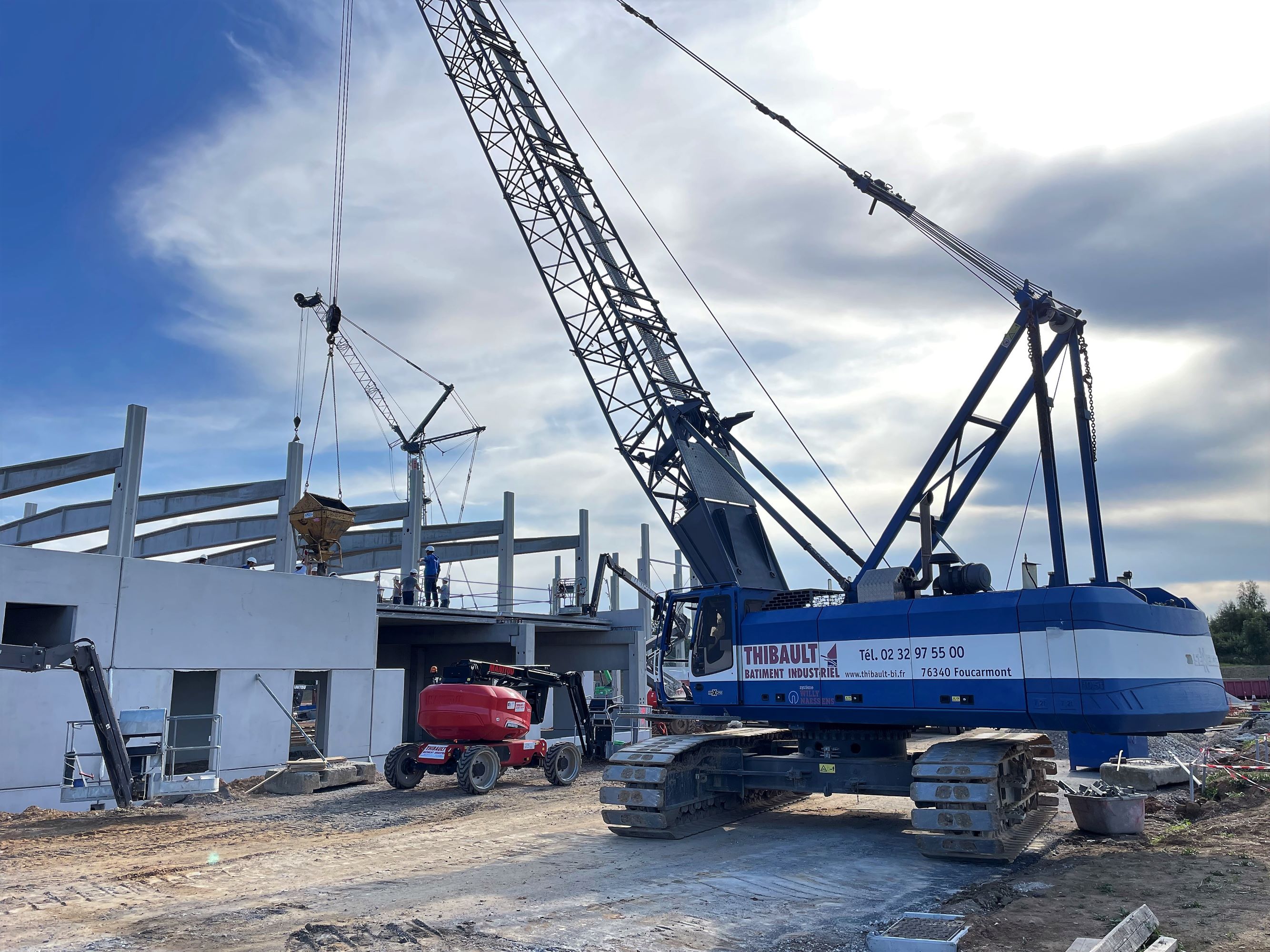 Heavy lifting work during the construction of complex industrial buildings