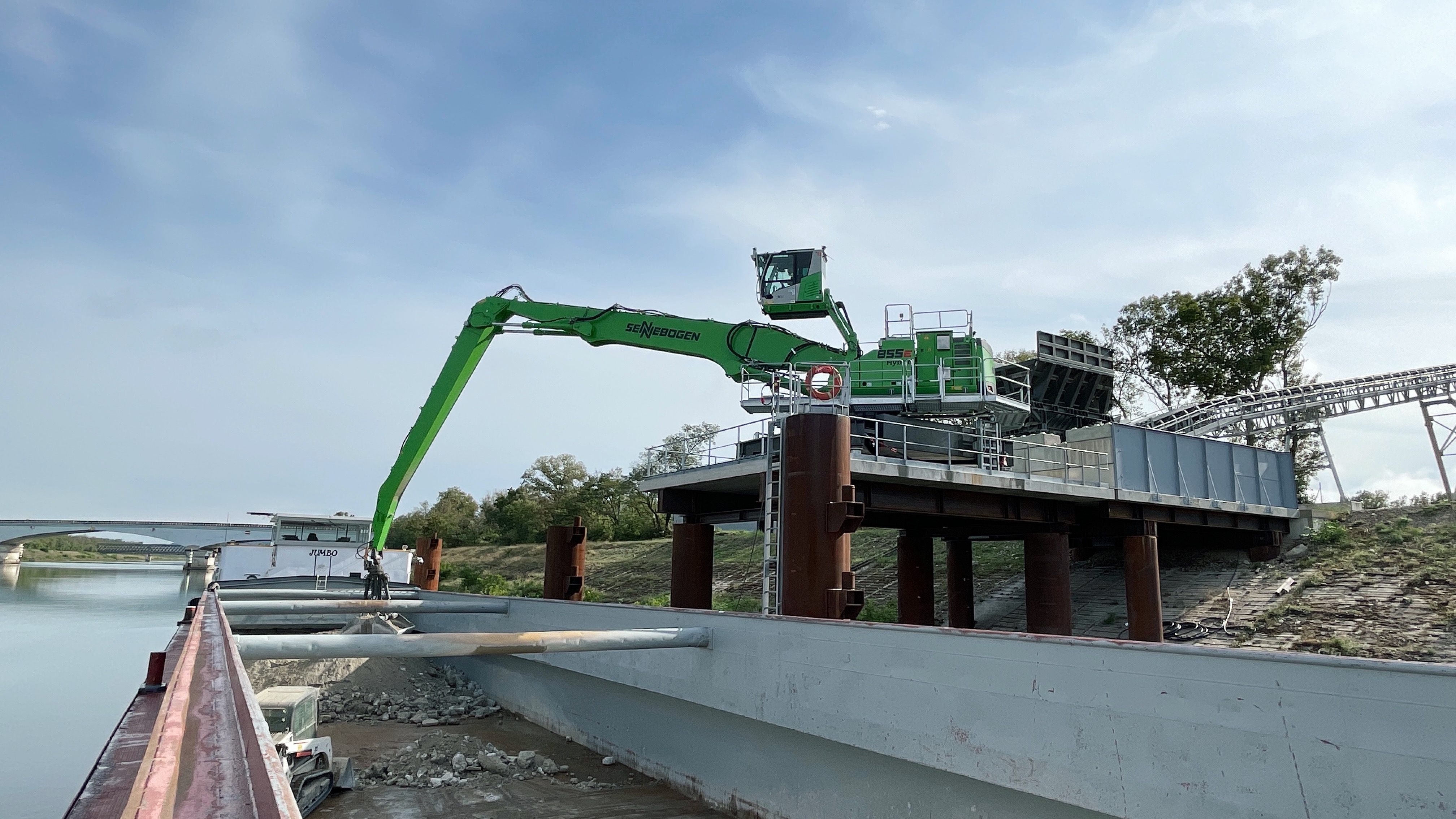 Circular economy in the company with SENNEBOGEN electric excavator