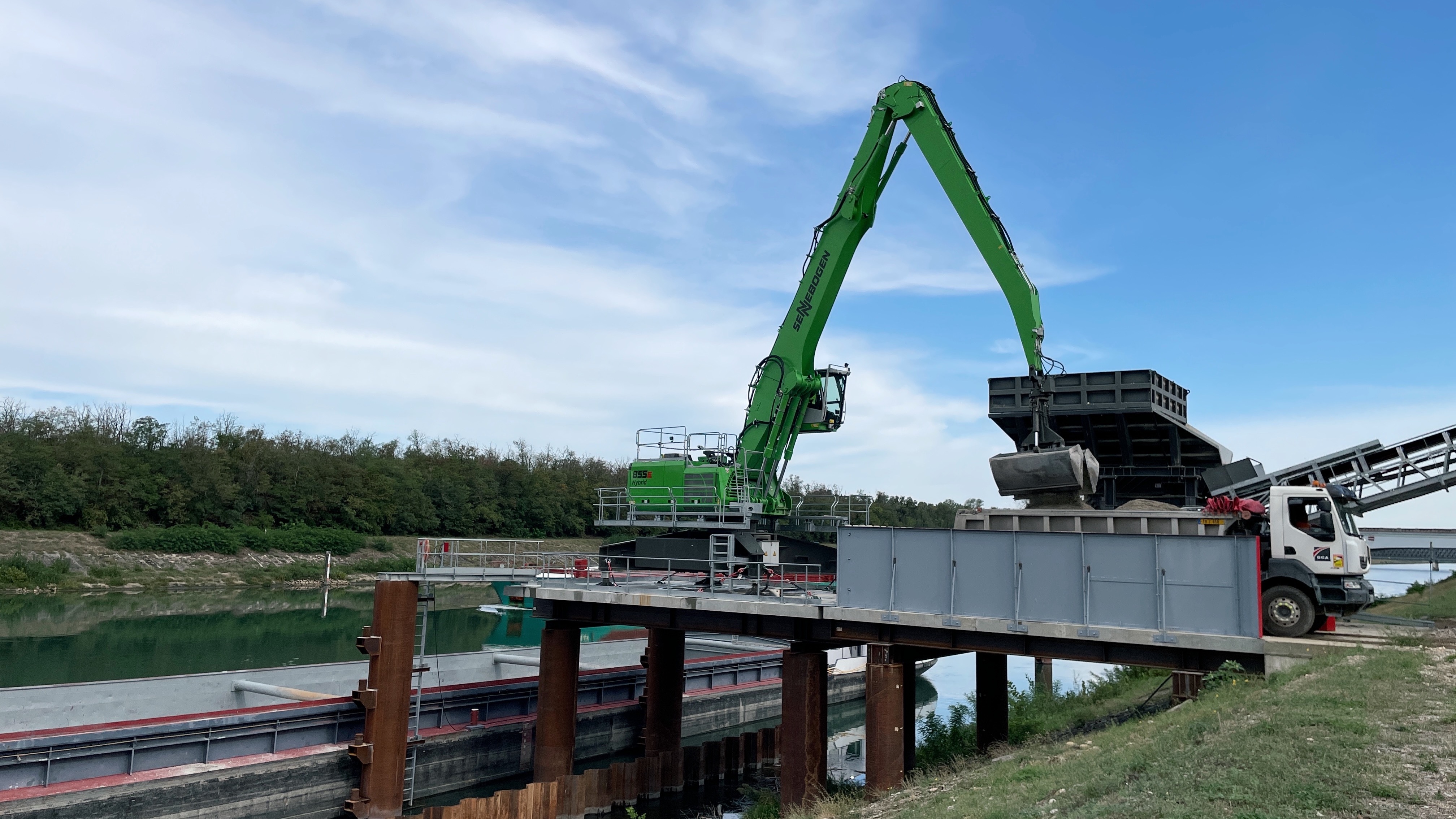 Circular economy in the company with SENNEBOGEN electric excavator