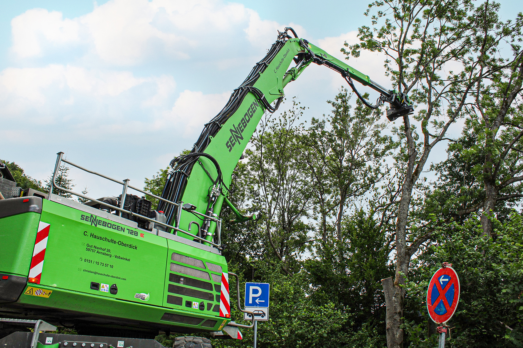 Tree work on steep slopes with SENNEBOGEN 728 E