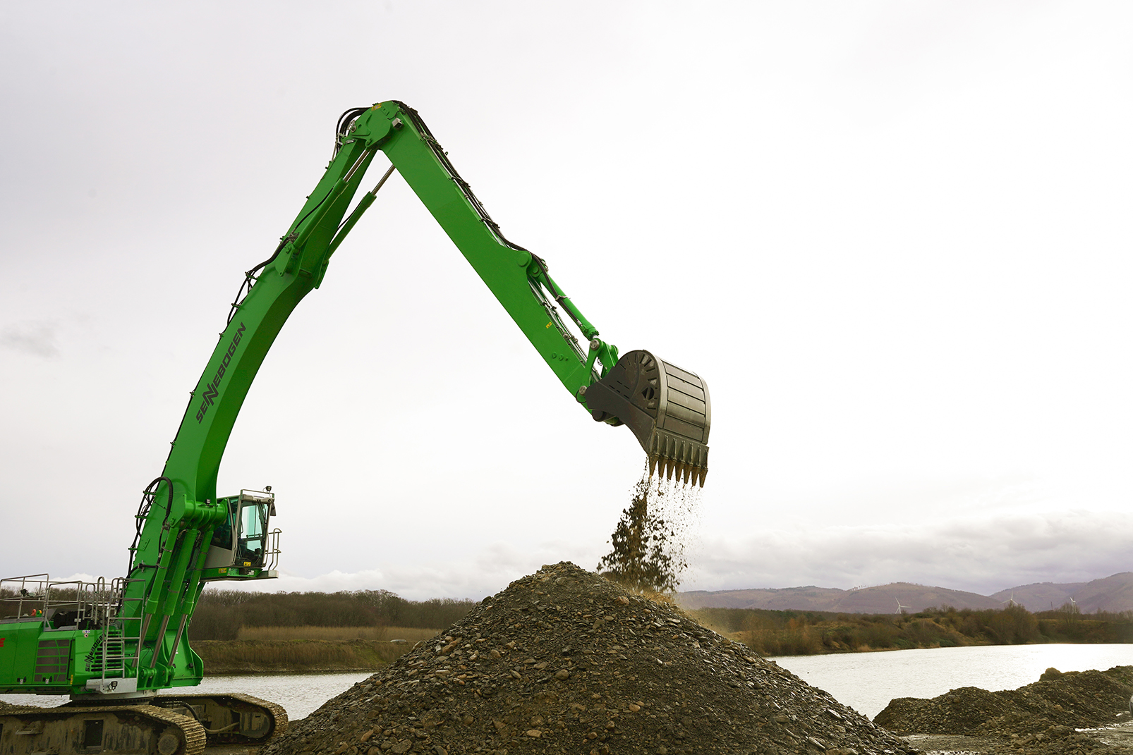 Gravel Plant Relies on economical Material Handler