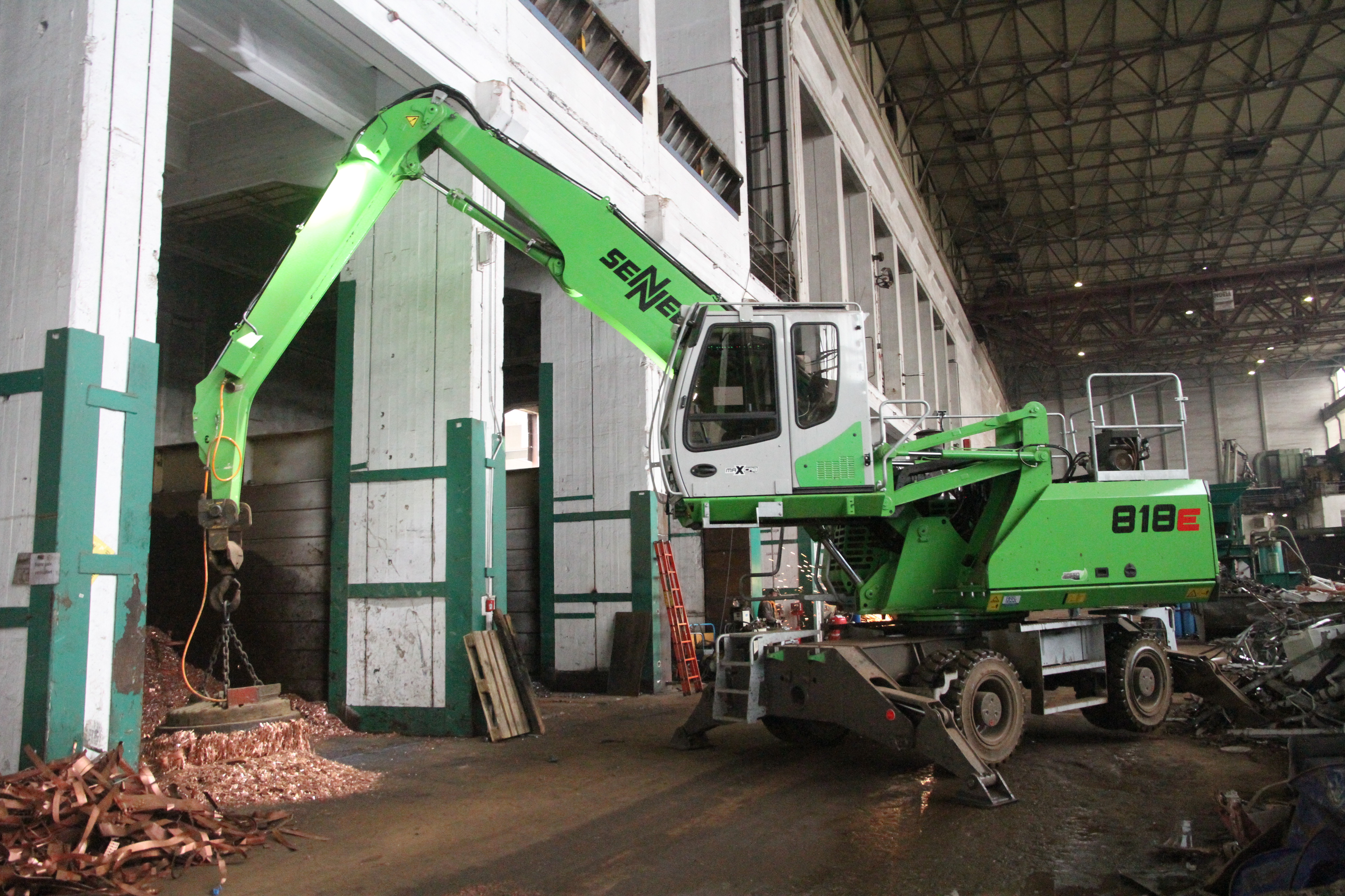 The flexible recycling experts: SENNEBOGEN 818 E-Series at IFAT ...