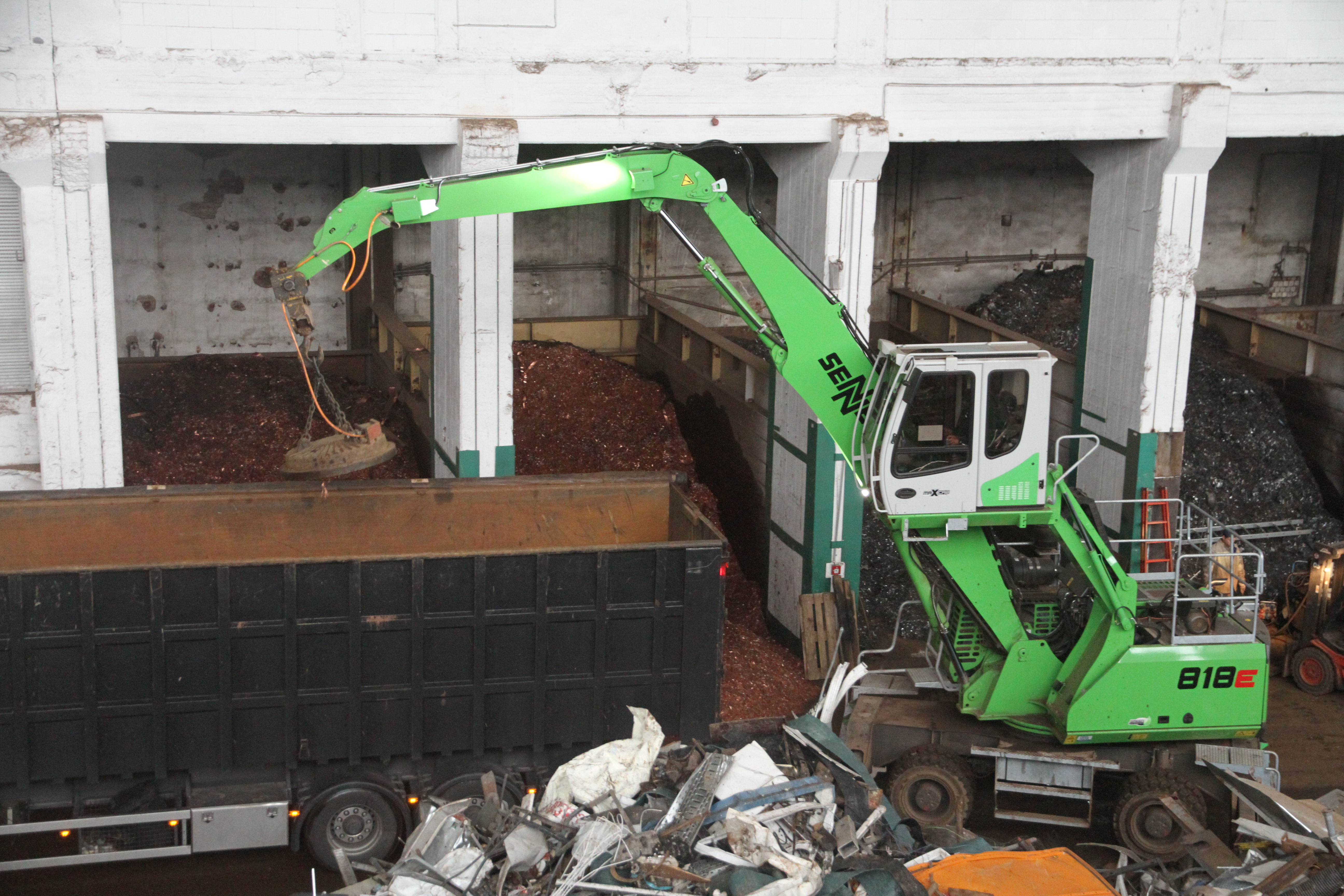 The flexible recycling experts: SENNEBOGEN 818 E-Series at IFAT ...