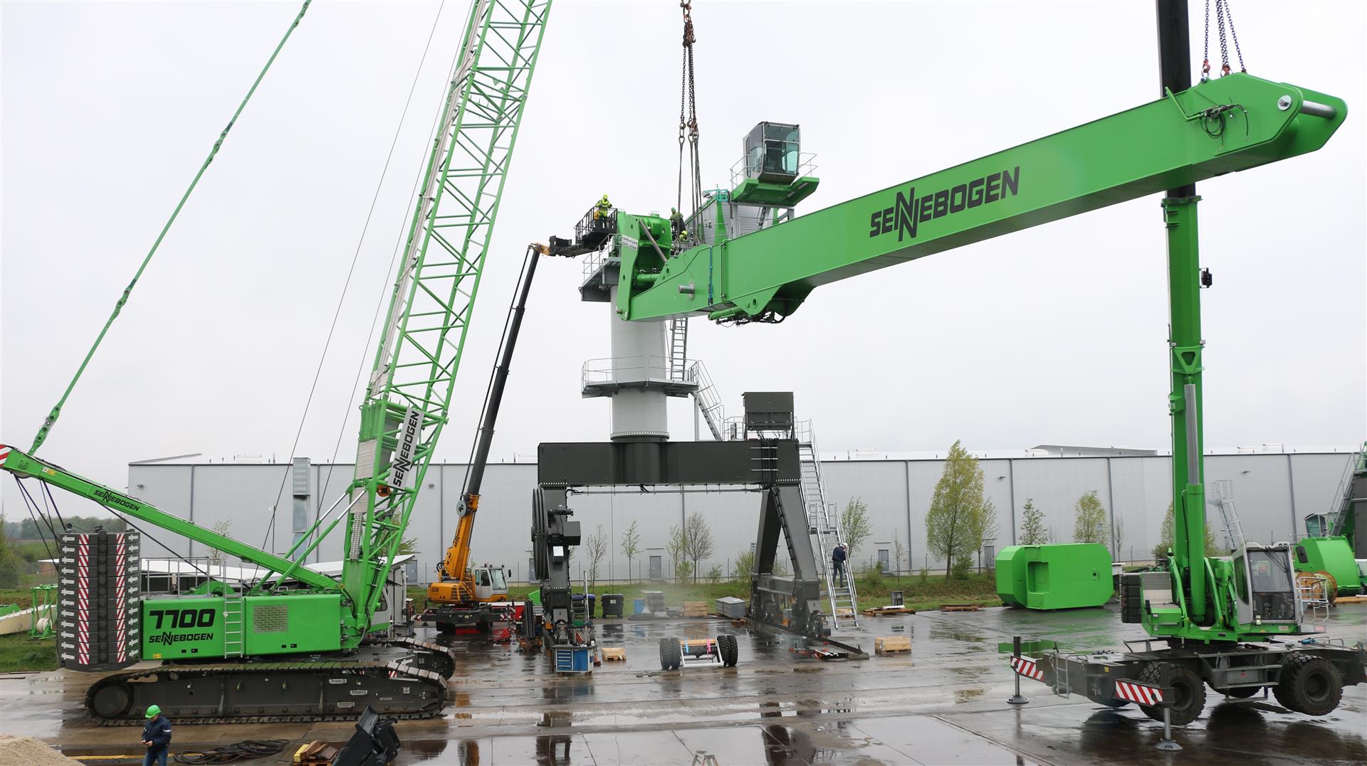 SENNEBOGEN 8400: Balance material handler for the port of Burgas ...