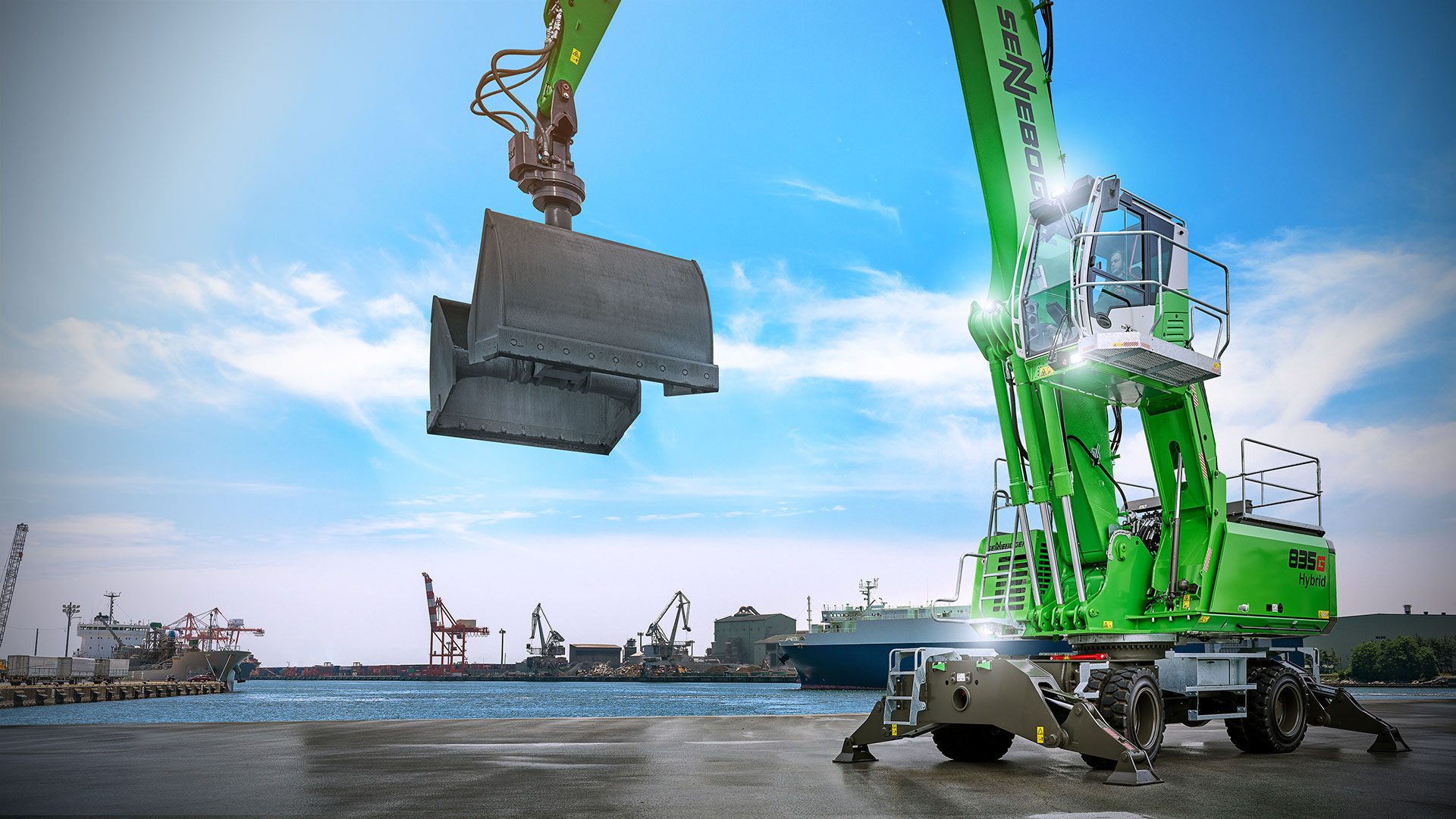 New machine generation: first G series material handler | SENNEBOGEN