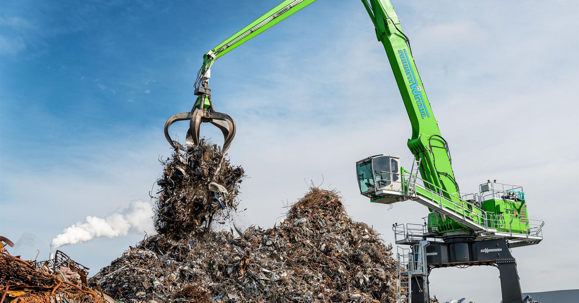 Efficient ship loading with environmentally friendly SENNEBOGEN 875