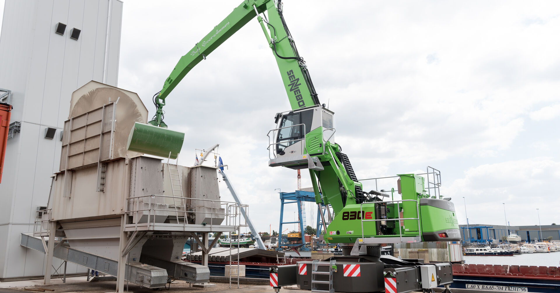 SENNEBOGEN 830 E – electric material handler for efficient handling ...