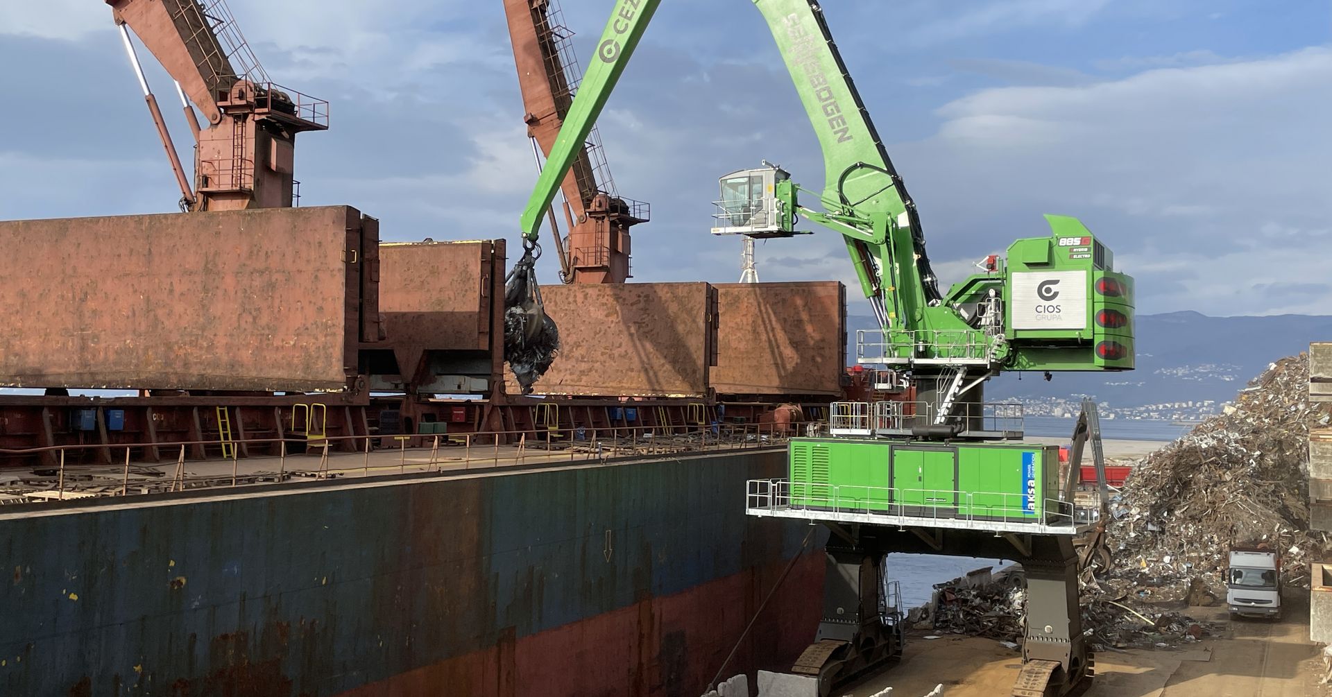 Large machines in material handling: globally proven technology from ...