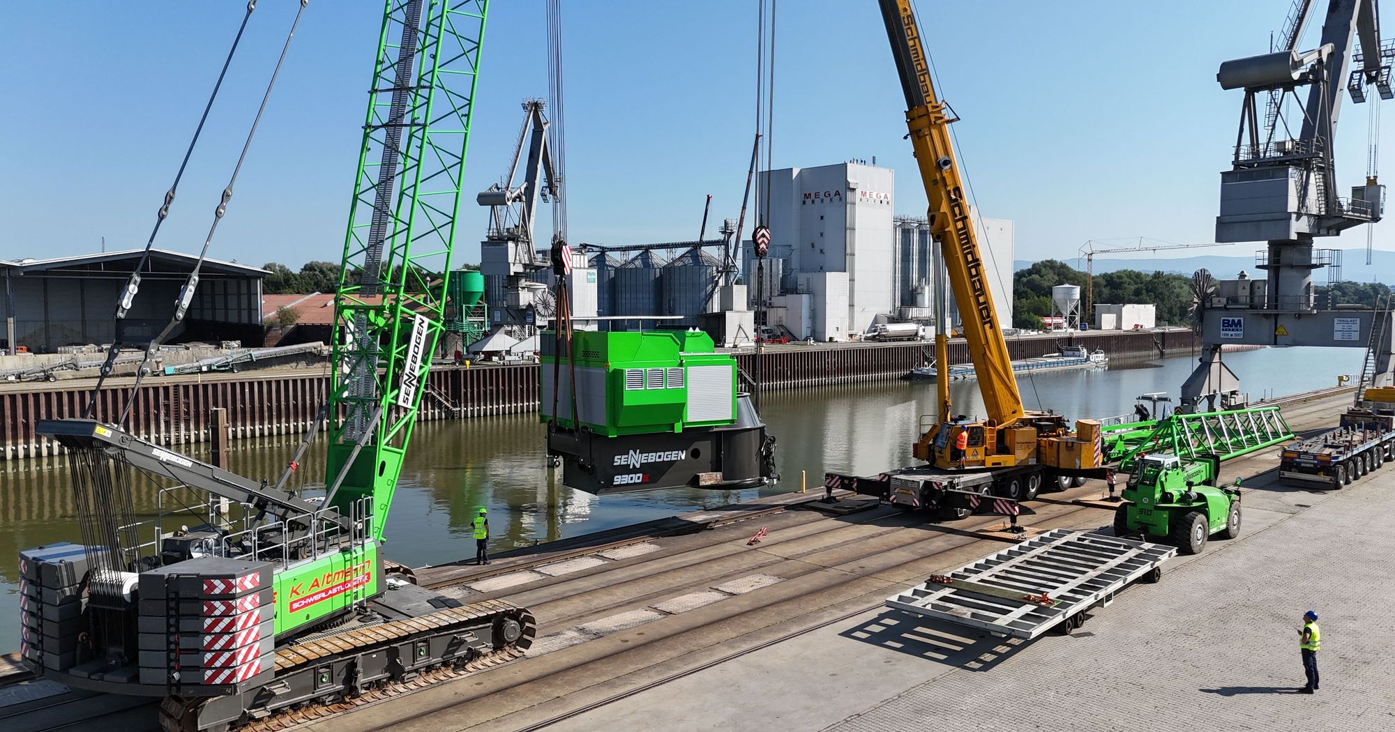 Tandem lift with 180 tonne crawler crane