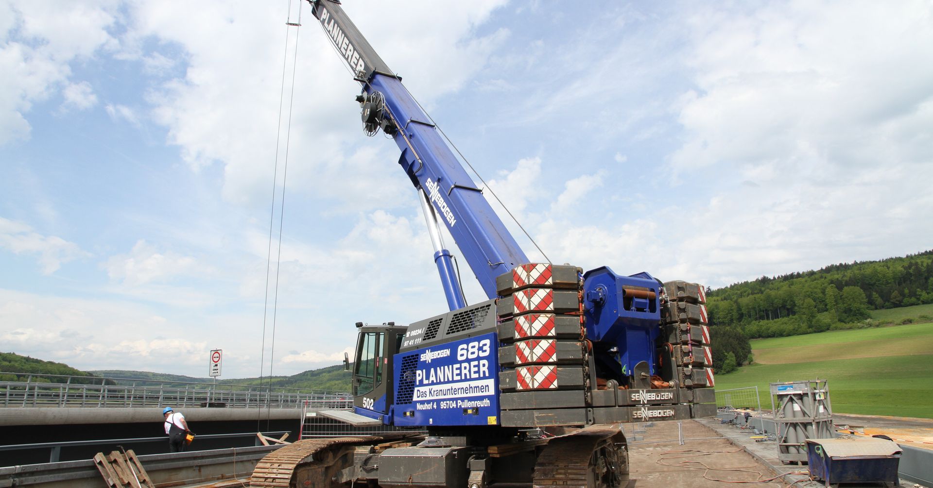 TWO SENNEBOGEN 683 R-HDS TACKLE THE SINNTAL BRIDGE