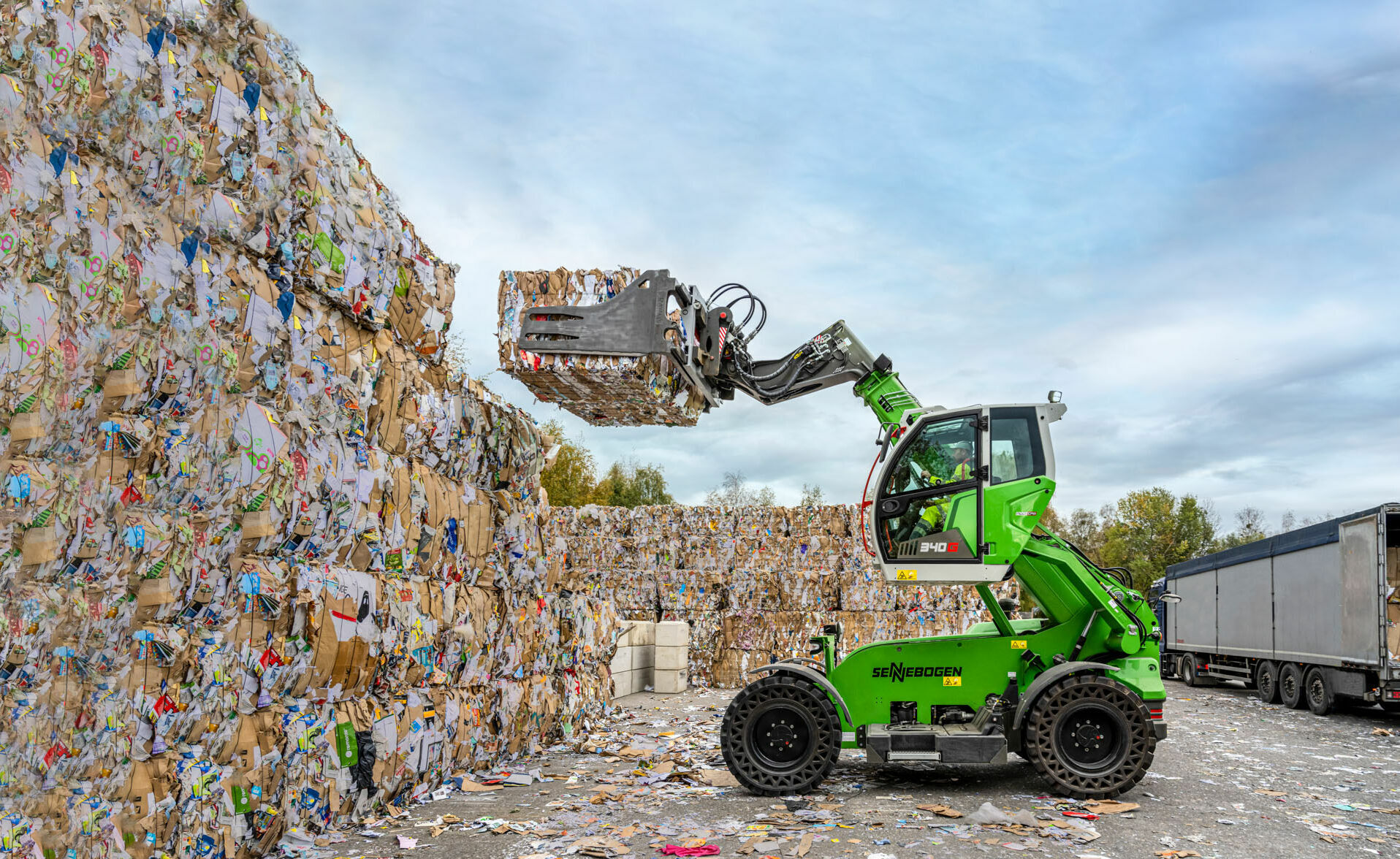 Telehandler with 4 t load capacity: SENNEBOGEN 340 G
