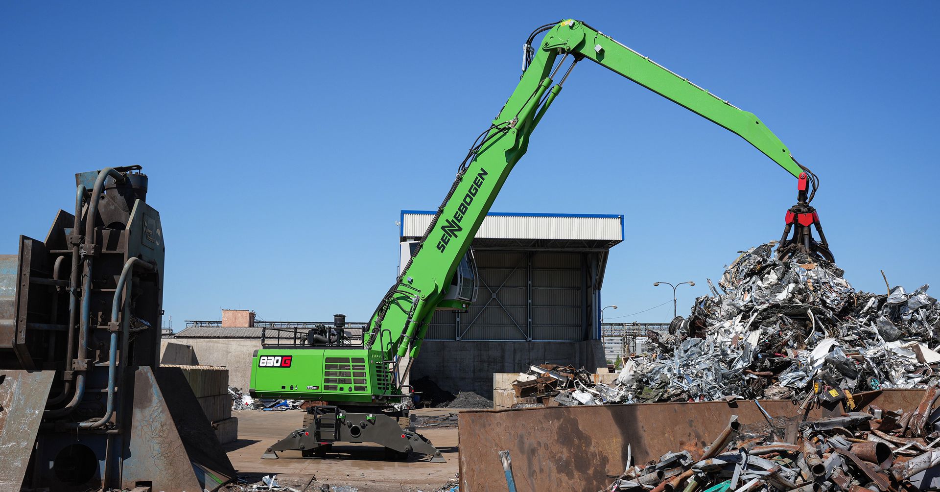 Sorting and loading in scrap recycling