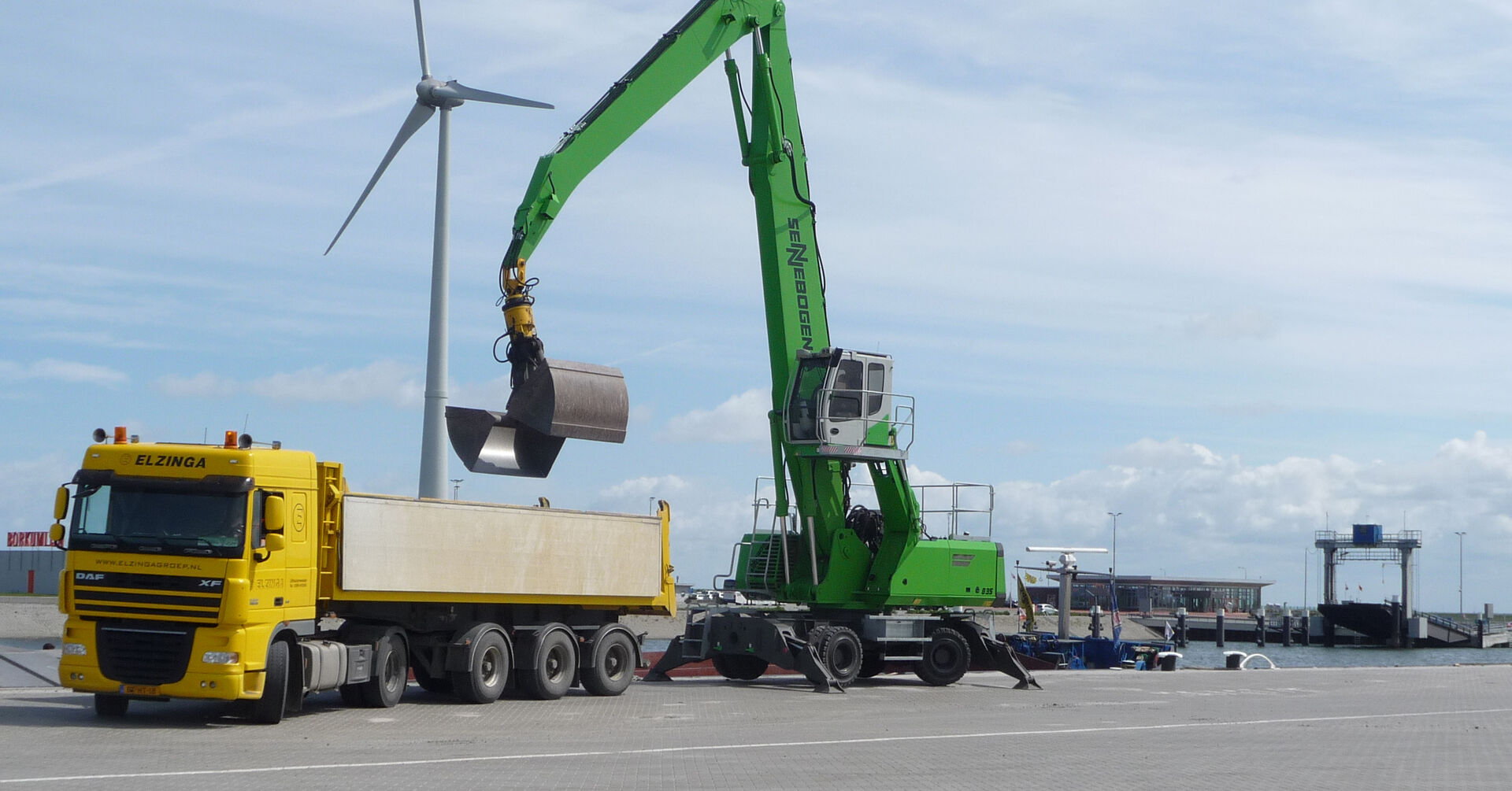 On the road with the SENNEBOGEN 835 E-series - SENNEBOGEN ...