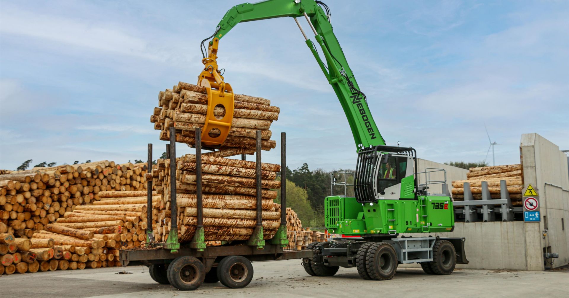 Log transport optimized: four new material handlers | SENNEBOGEN