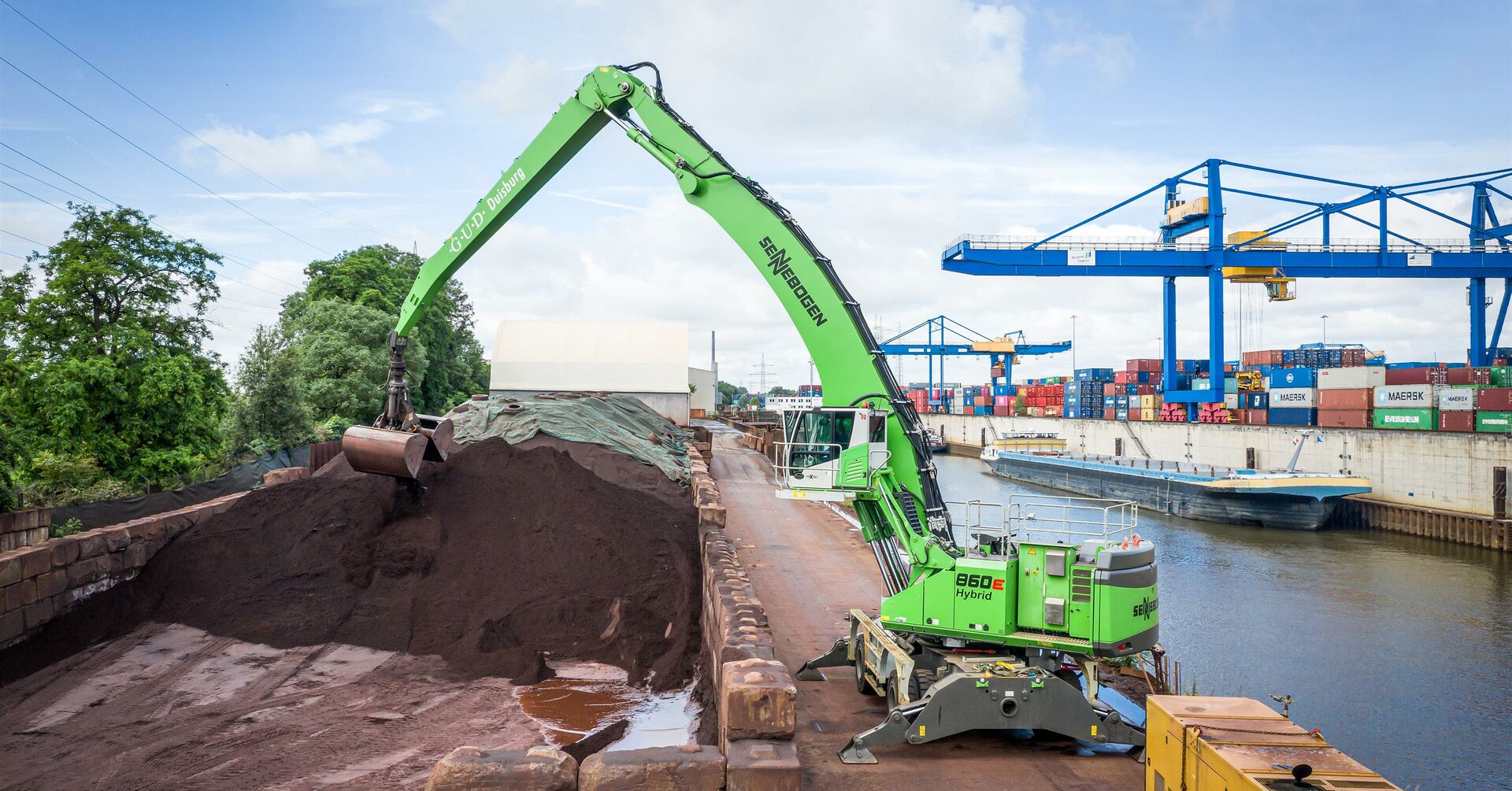 bulk handling optimized with SENNEBOGEN electric material handler