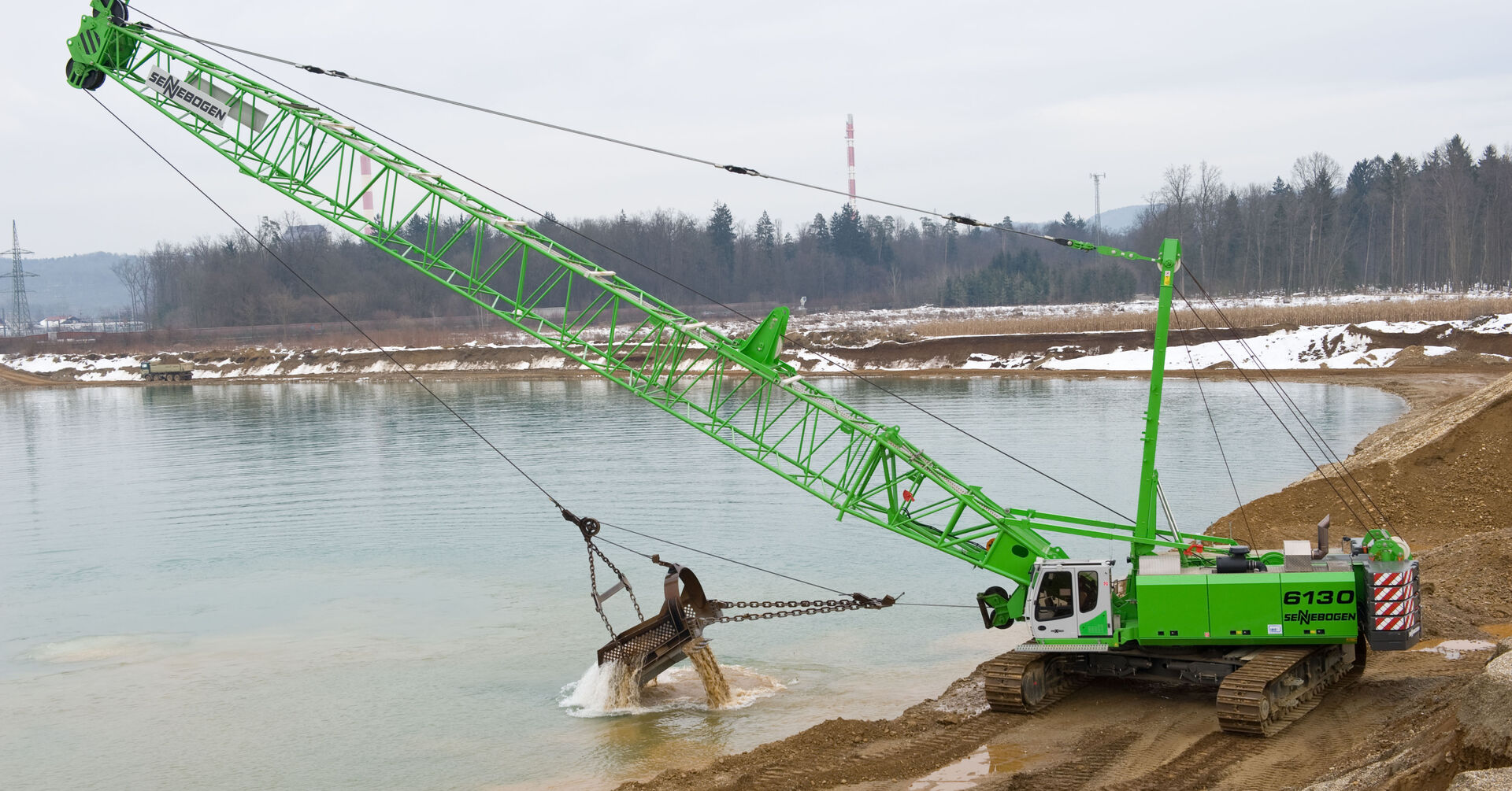 SENNEBOGEN 6130 HD - GRAVEL EXTRACTION