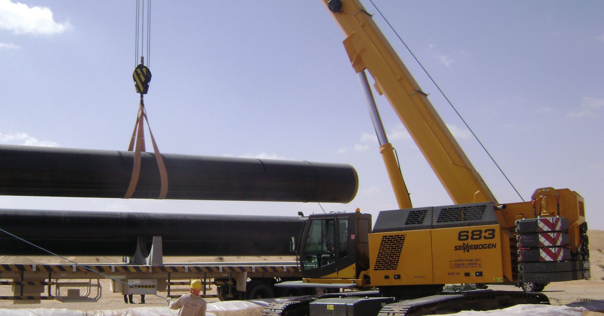 SENNEBOGEN 683 in the desert - SENNEBOGEN Maschinenfabrik GmbH