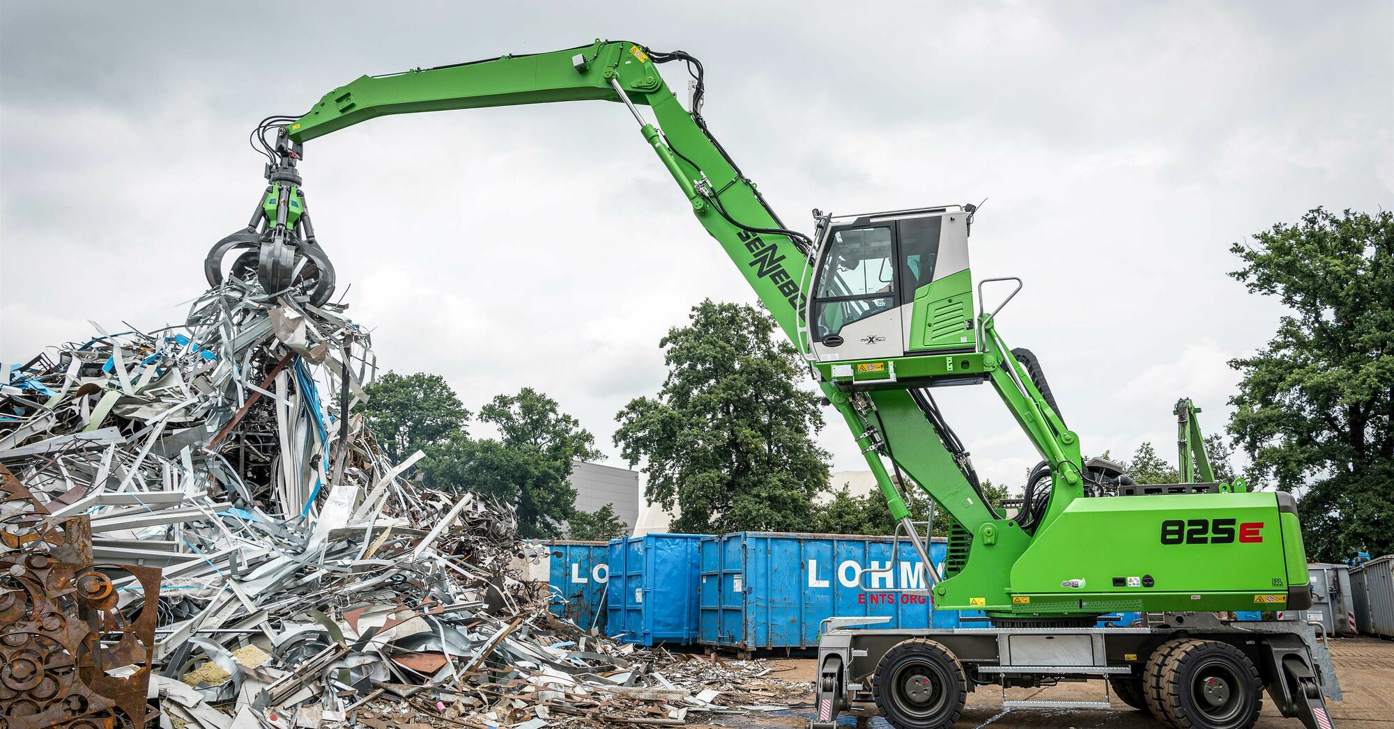 Nine material handlers at the recycling company | SENNEBOGEN