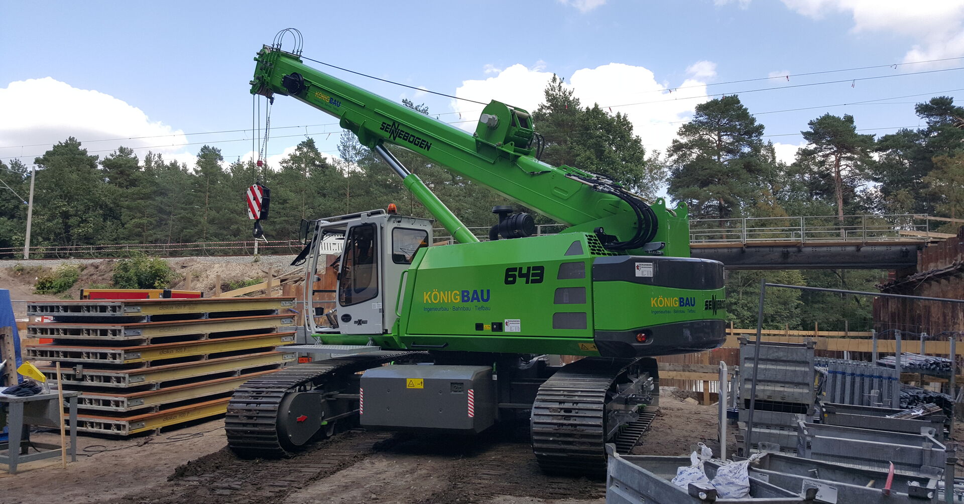 Telescopic crane building bridges: KÖNIGBAU relies on the SENNEBOGEN ...