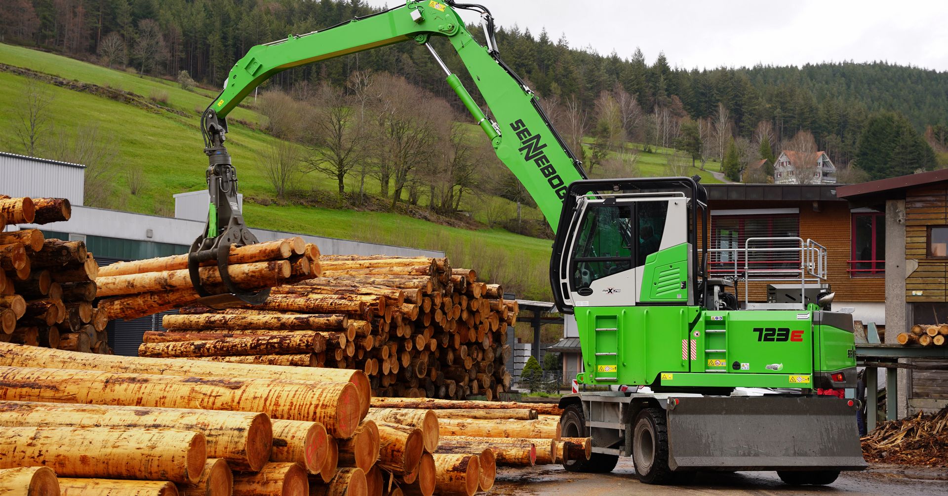 Log yard wood processing: perfect machine wanted | SENNEBOGEN