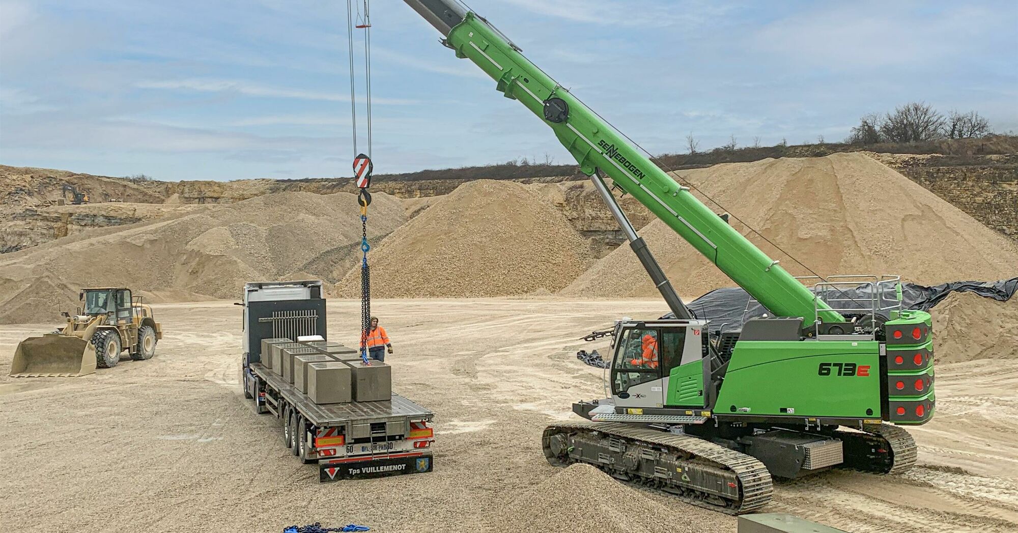 Heavy haulage company with 70 t telescopic crawler crane