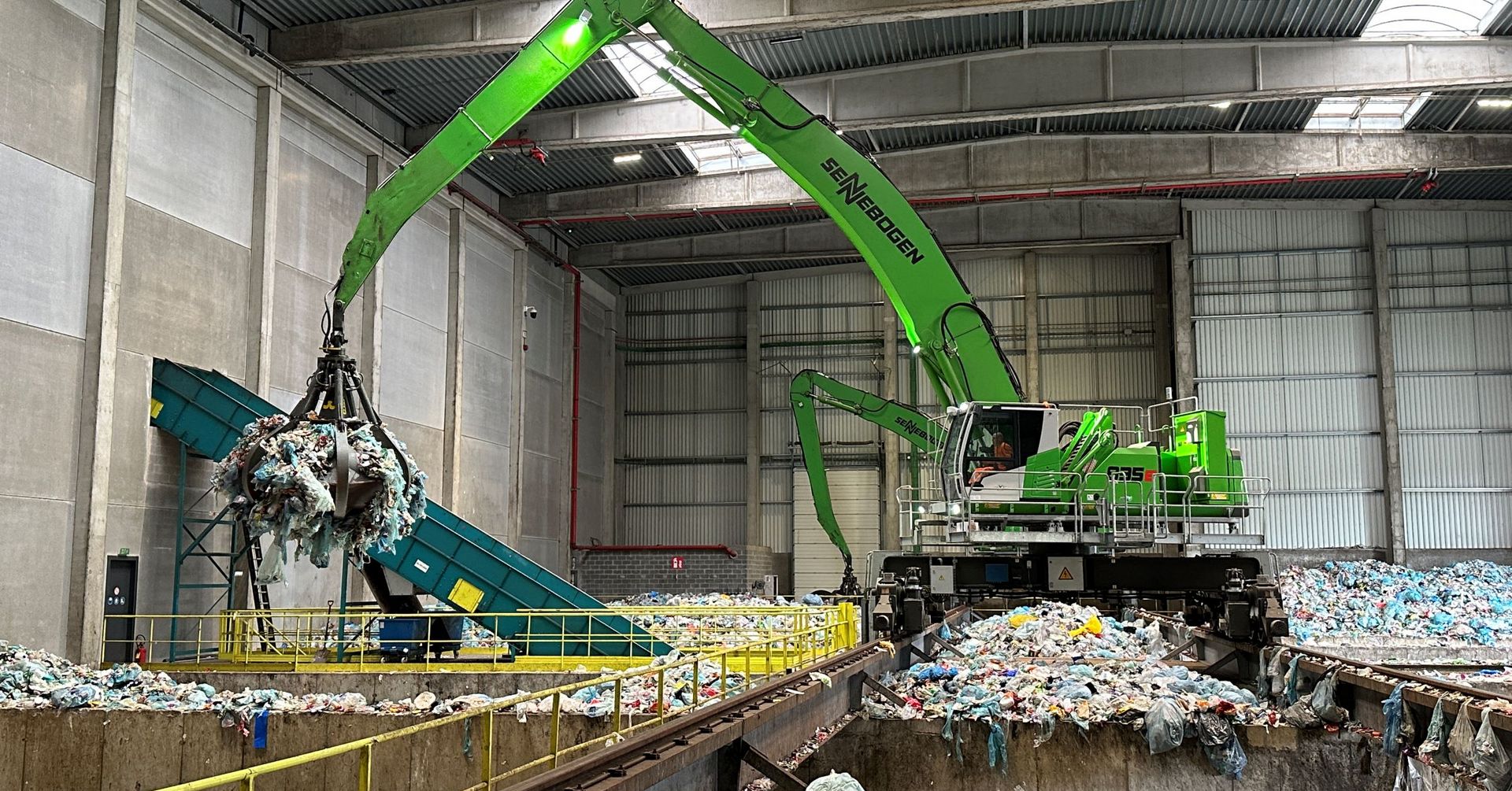 Waste sorting in the hall: electric material handlers replace overhead ...