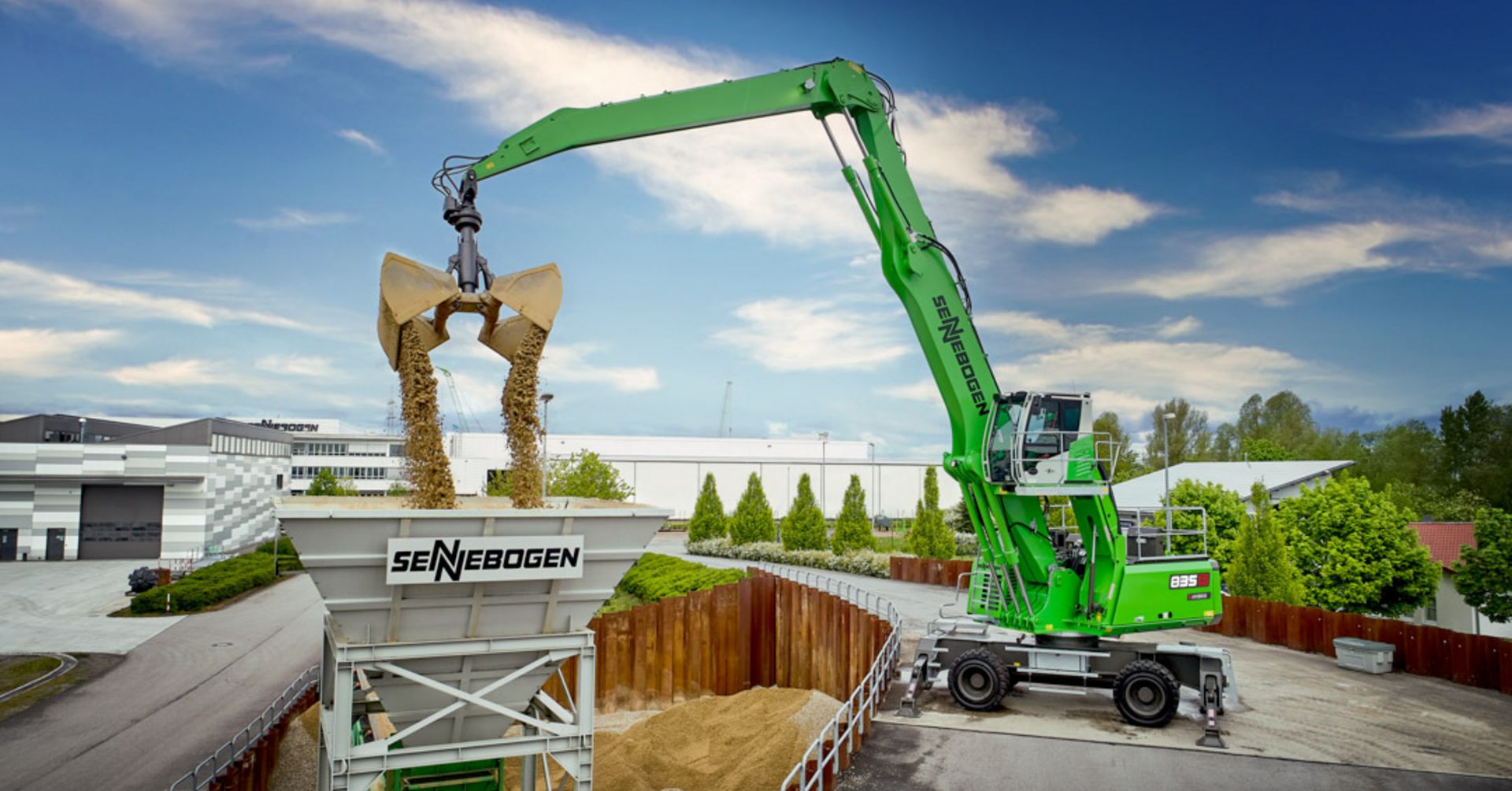835 G Hybrid material handler | SENNEBOGEN