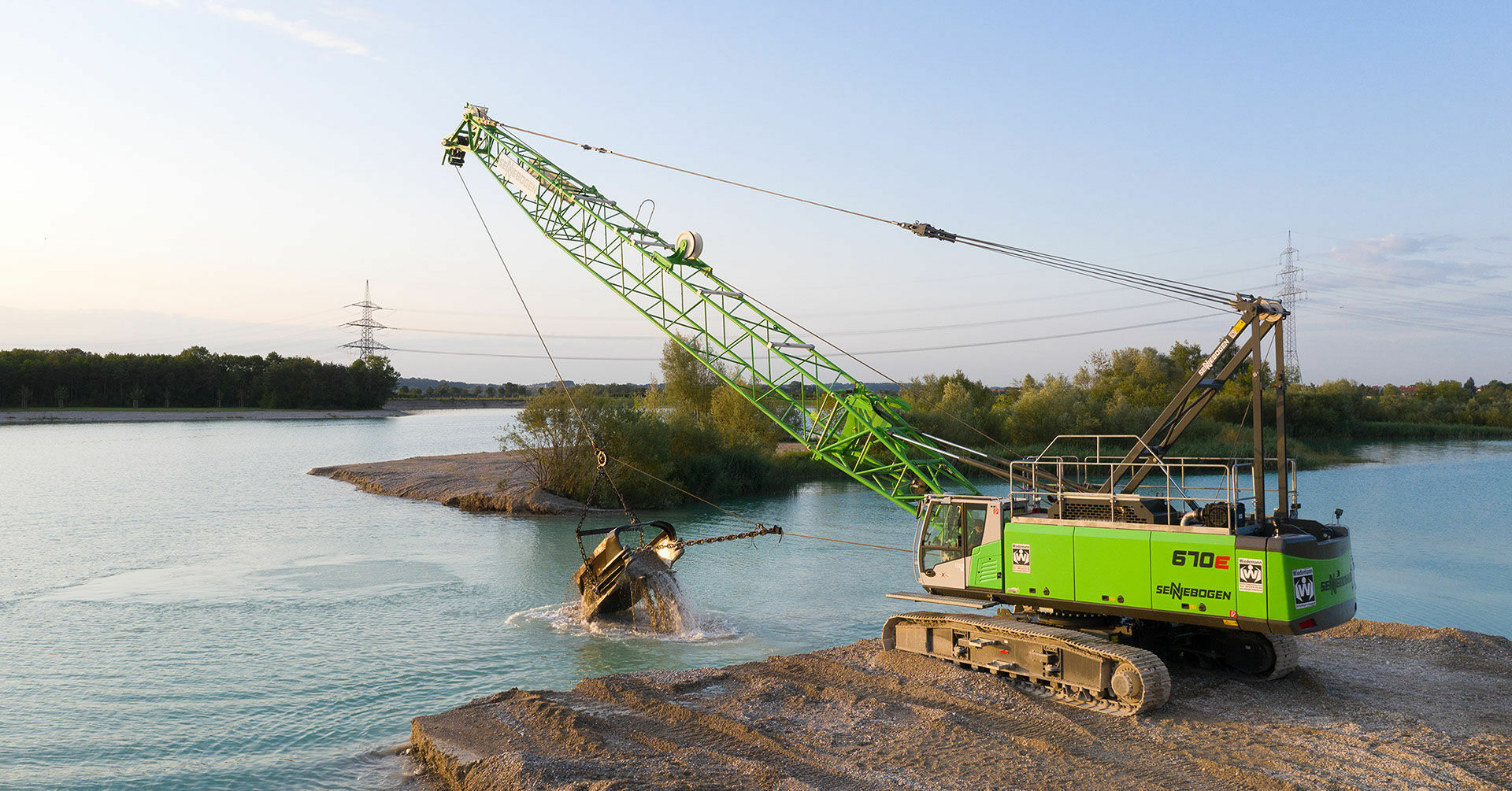 670 E - 70 t duty cycle crane for special civil engineering + gaining ...