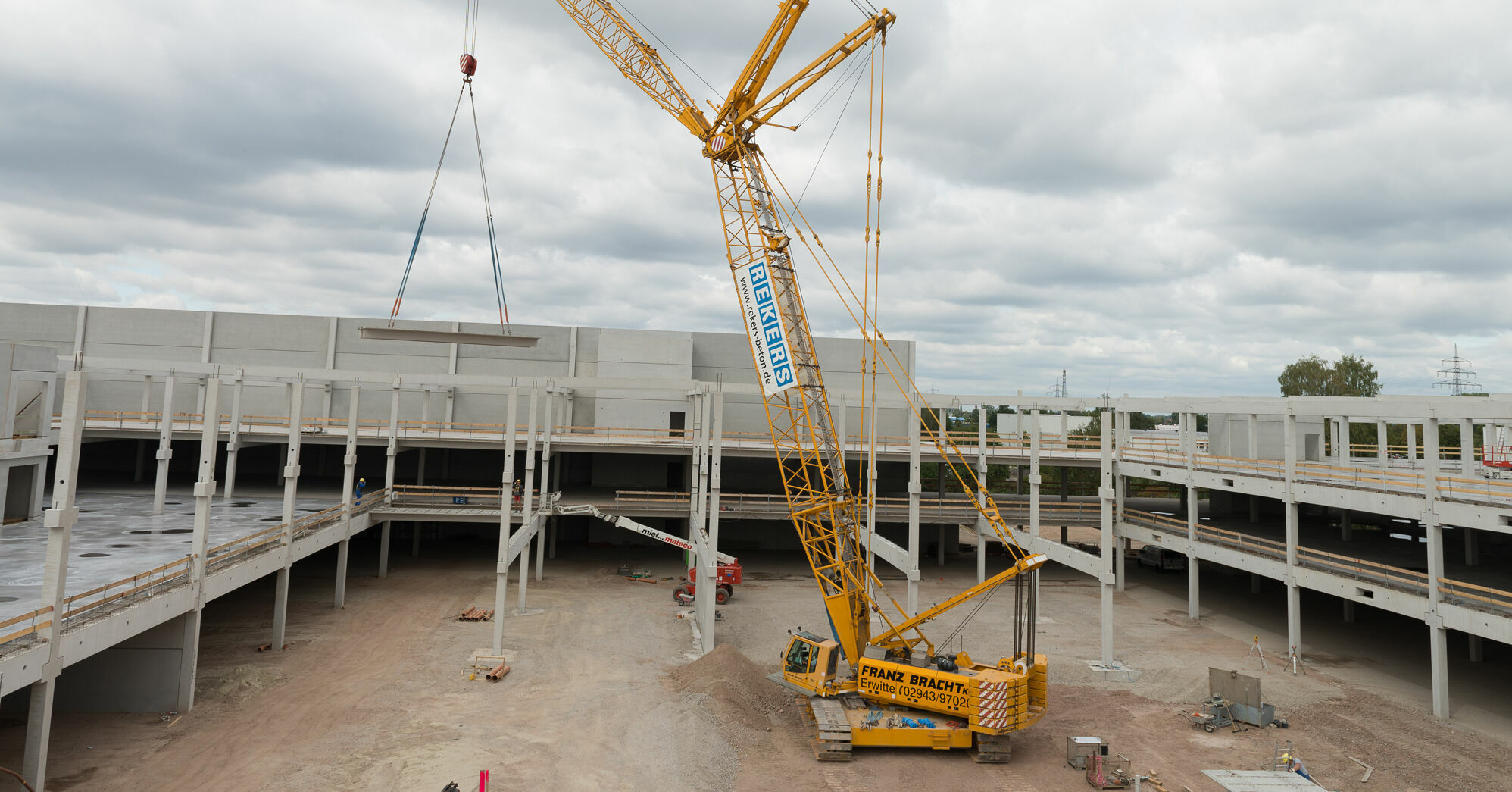 4400 G - Crawler crane with strong lifting capacity | SENNEBOGEN