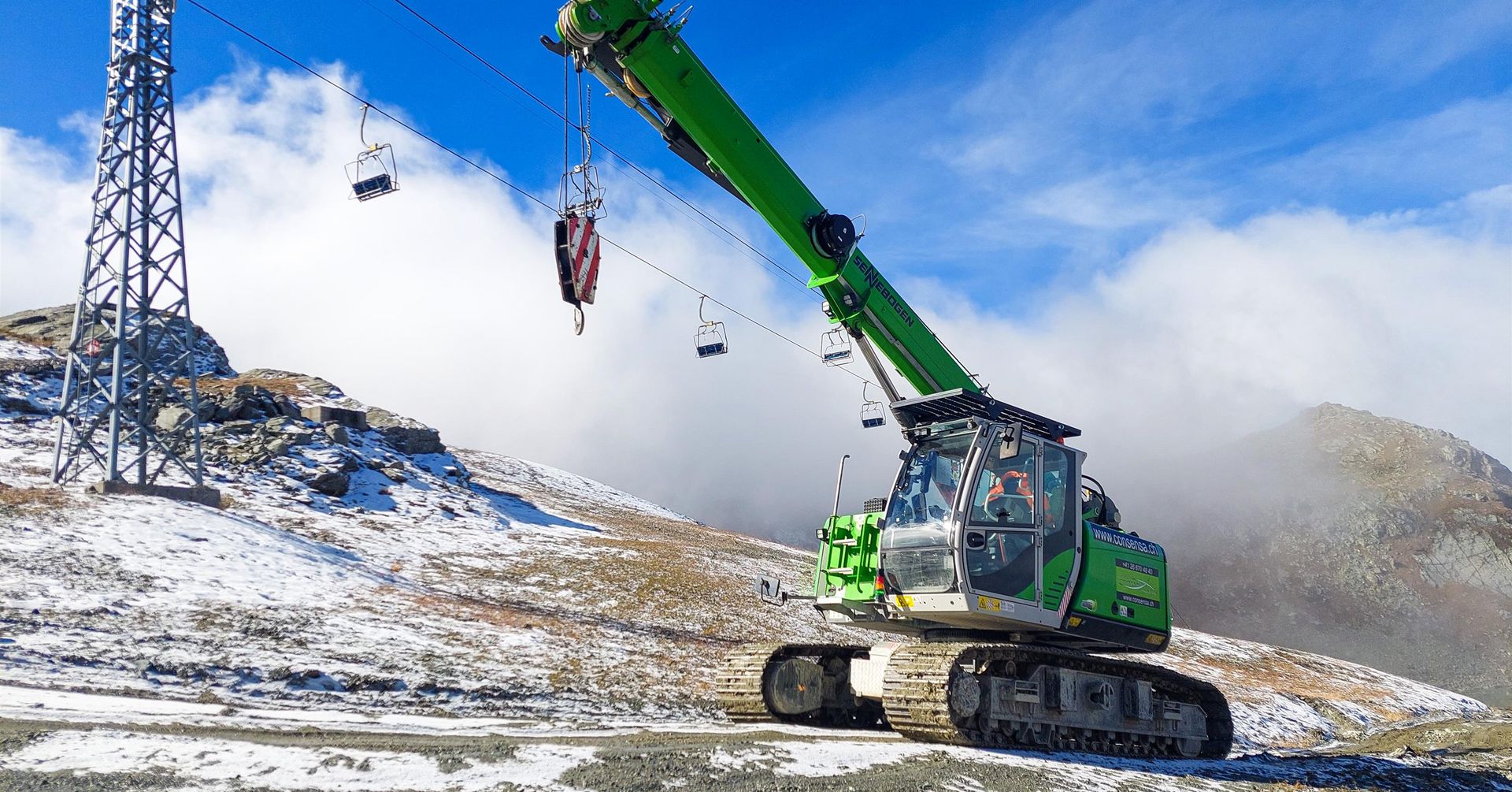 15 t telescopic crane assists with microtunneling | SENNEBOGEN