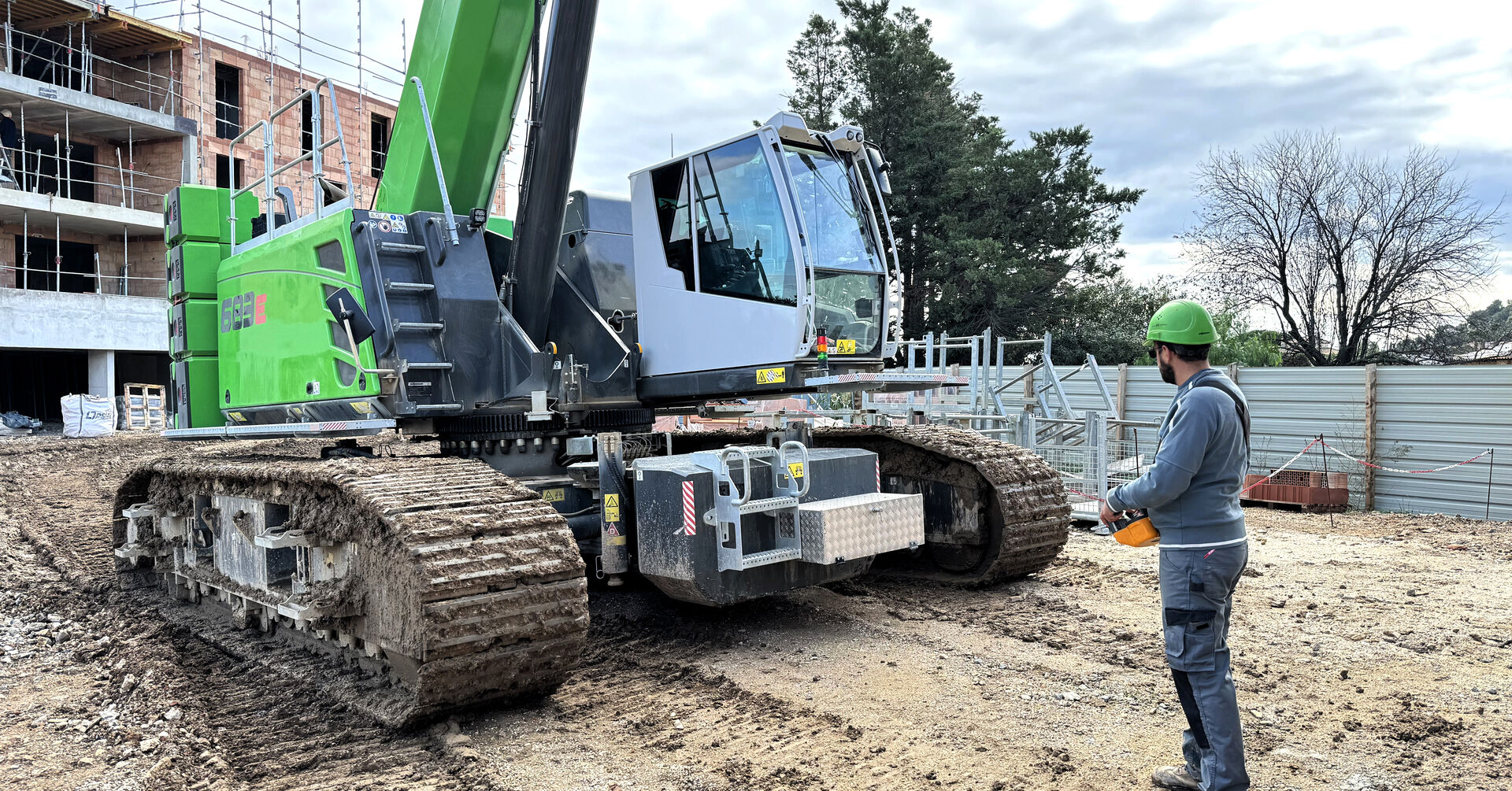 Shell construction: fully radio-controlled construction site