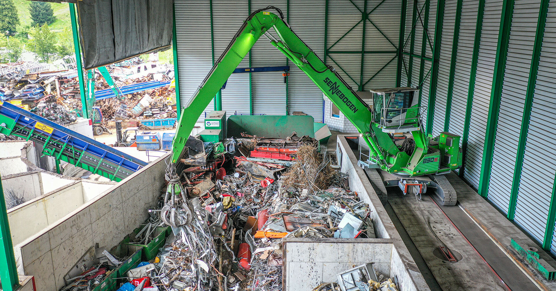 Swiss waste disposal firm expands fleet with SENNEBOGEN machines