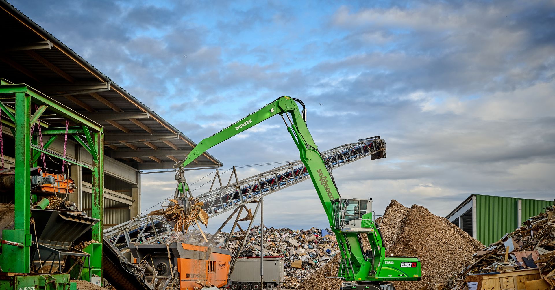 Clamshell grab for material handlers | SENNEBOGEN