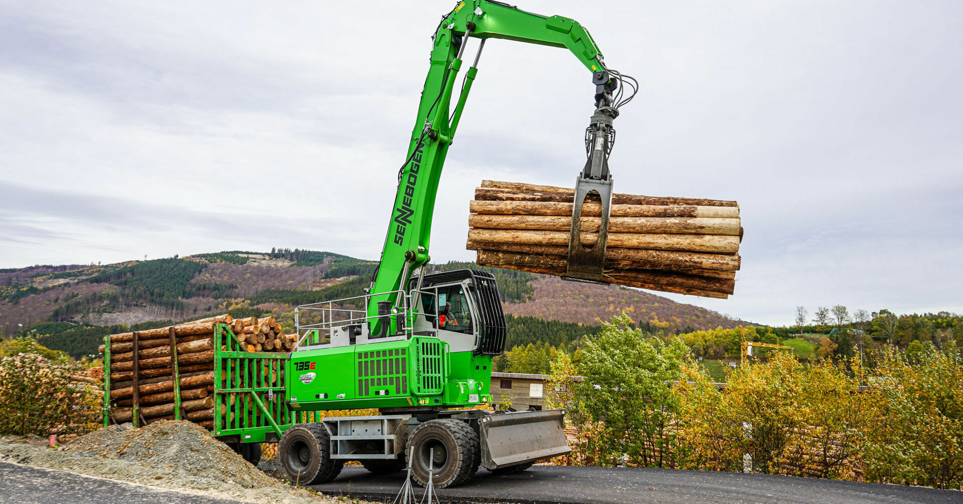 Electrification of timber handling machines in the sawmill l SENNEBOGEN