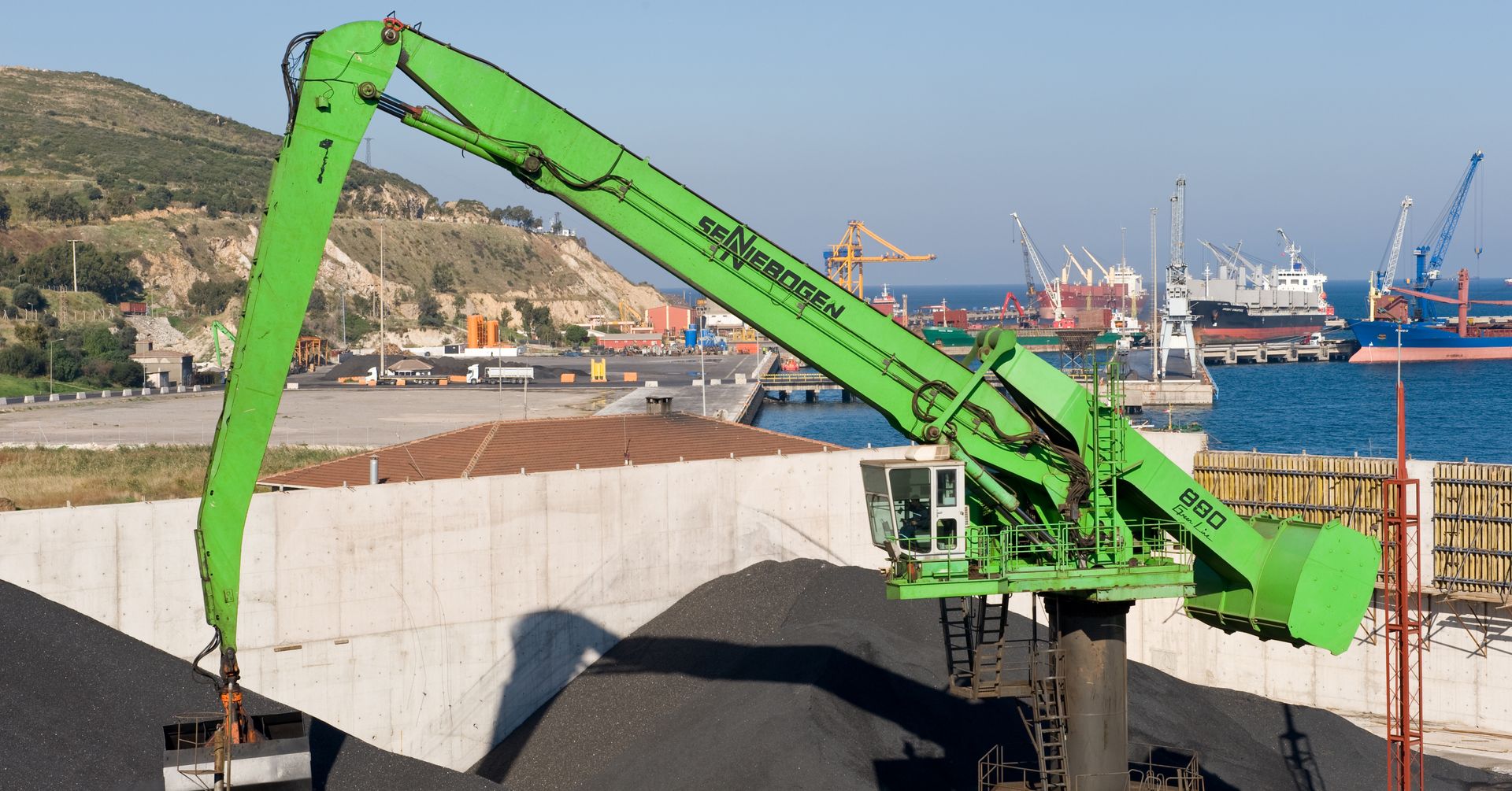 Coal handling in best time: SENNEBOGEN 880 EQ works at Izmir Harbor ...