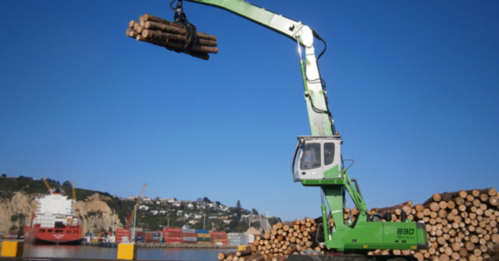 SENNEBOGEN 830M – used for the first time as a timber handling machine ...