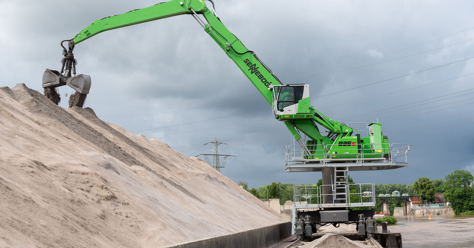 Customized electric material handler 835 E with rail undercarriage l ...