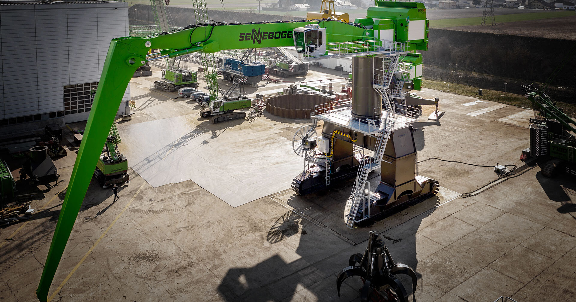 Pick & Carry timber handler: SENNEBOGEN 735 E