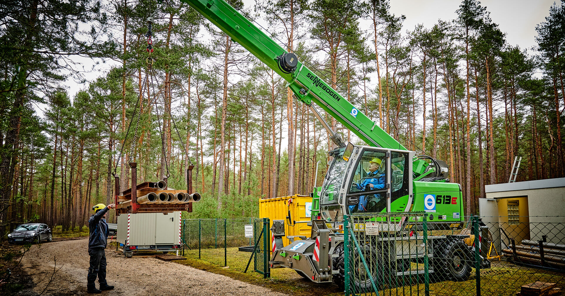 A telescopic crane in well construction - OCHS Bohr GmbH counts on a ...