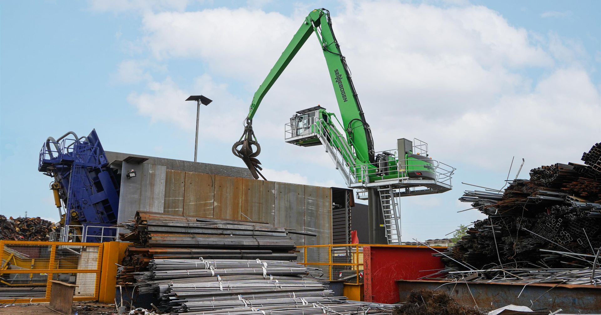 SENNEBOGEN 840 E electric machine with pylon